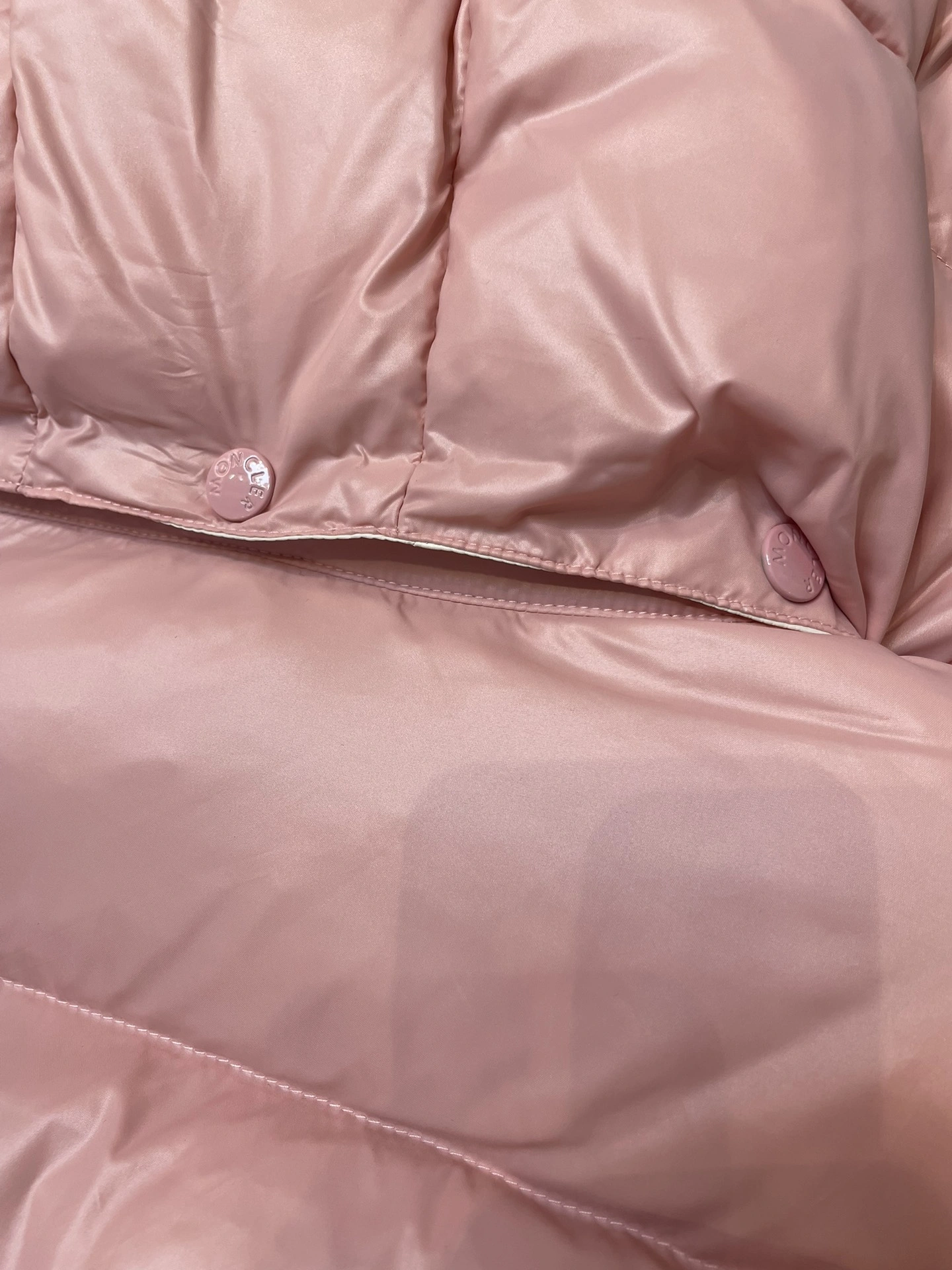 Low-cost Moncler Down Jackets