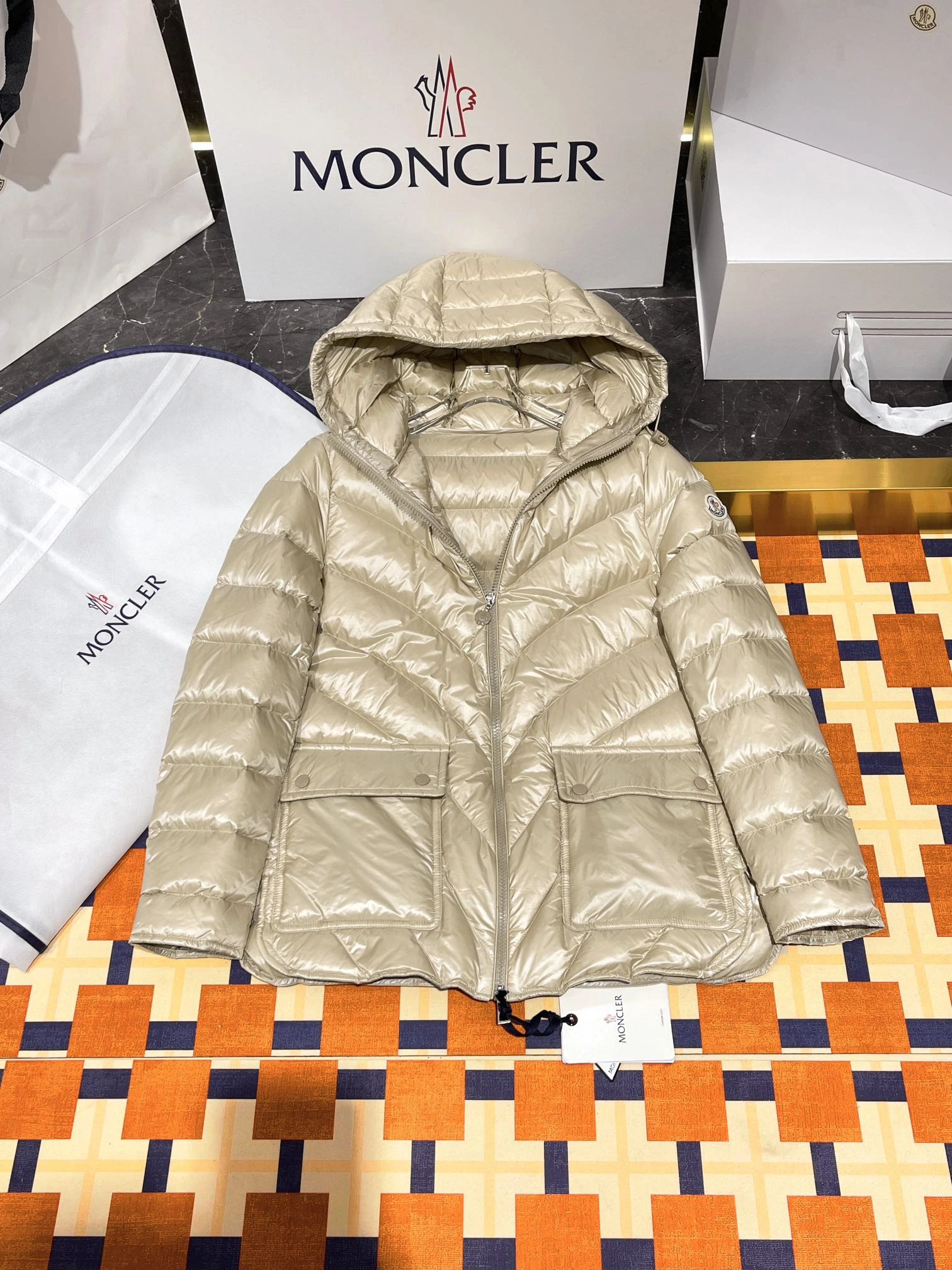 Top mirror Moncler Down Jackets