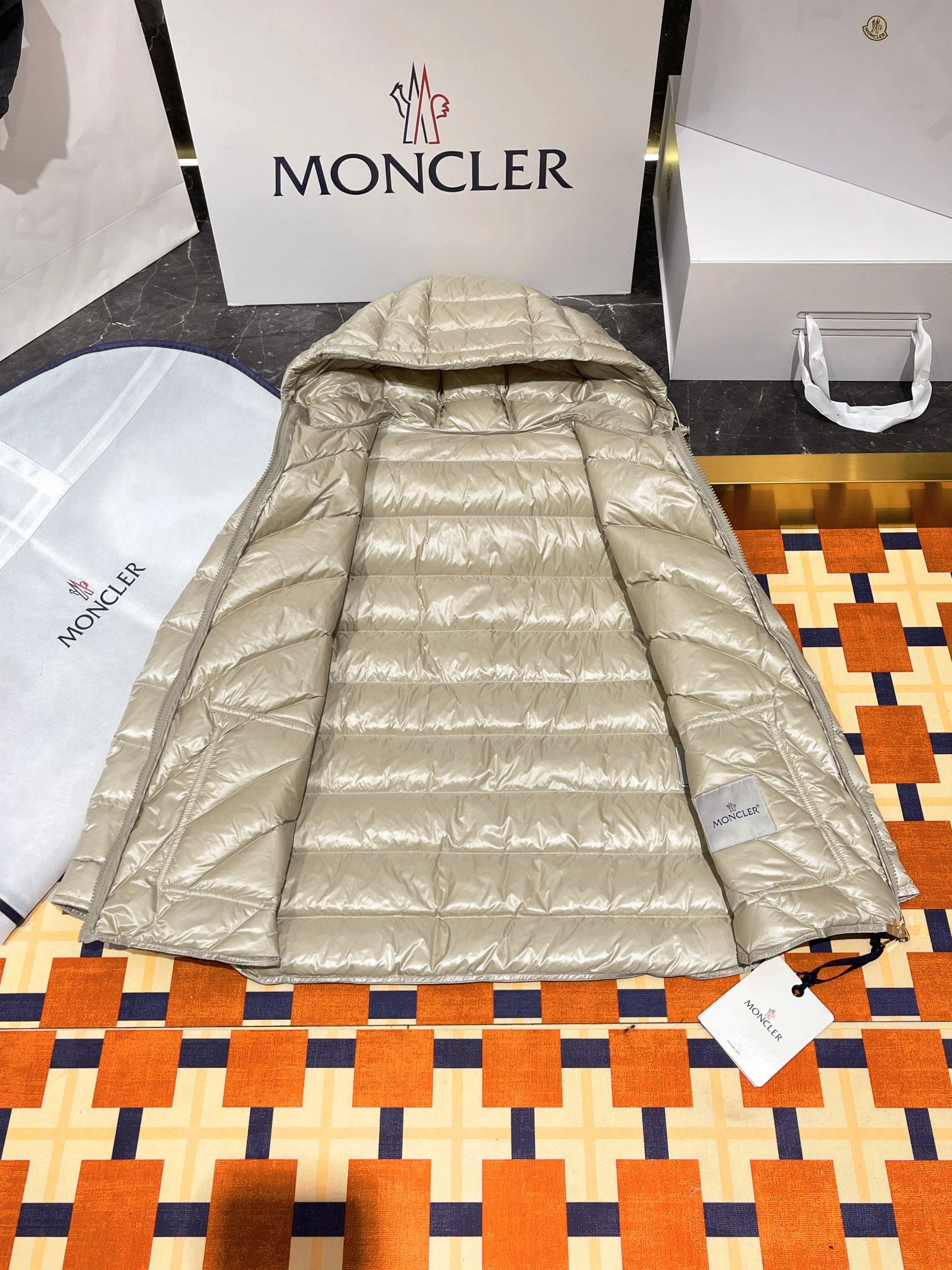 Top mirror Moncler Down Jackets
