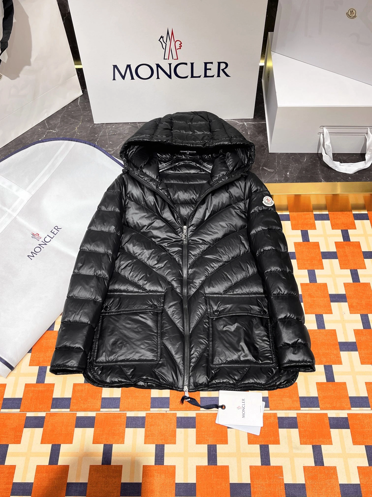 Accurate model Moncler Down Jackets