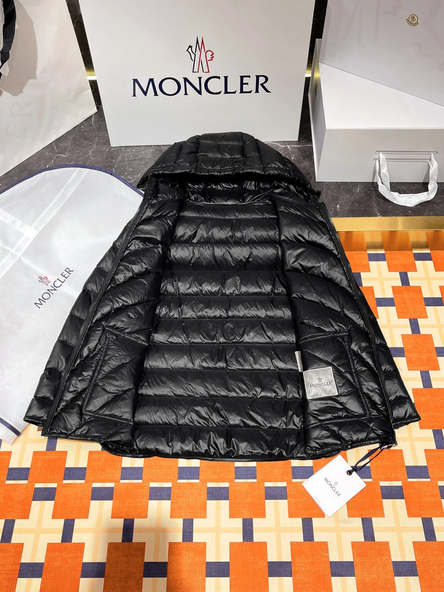 Accurate model Moncler Down Jackets