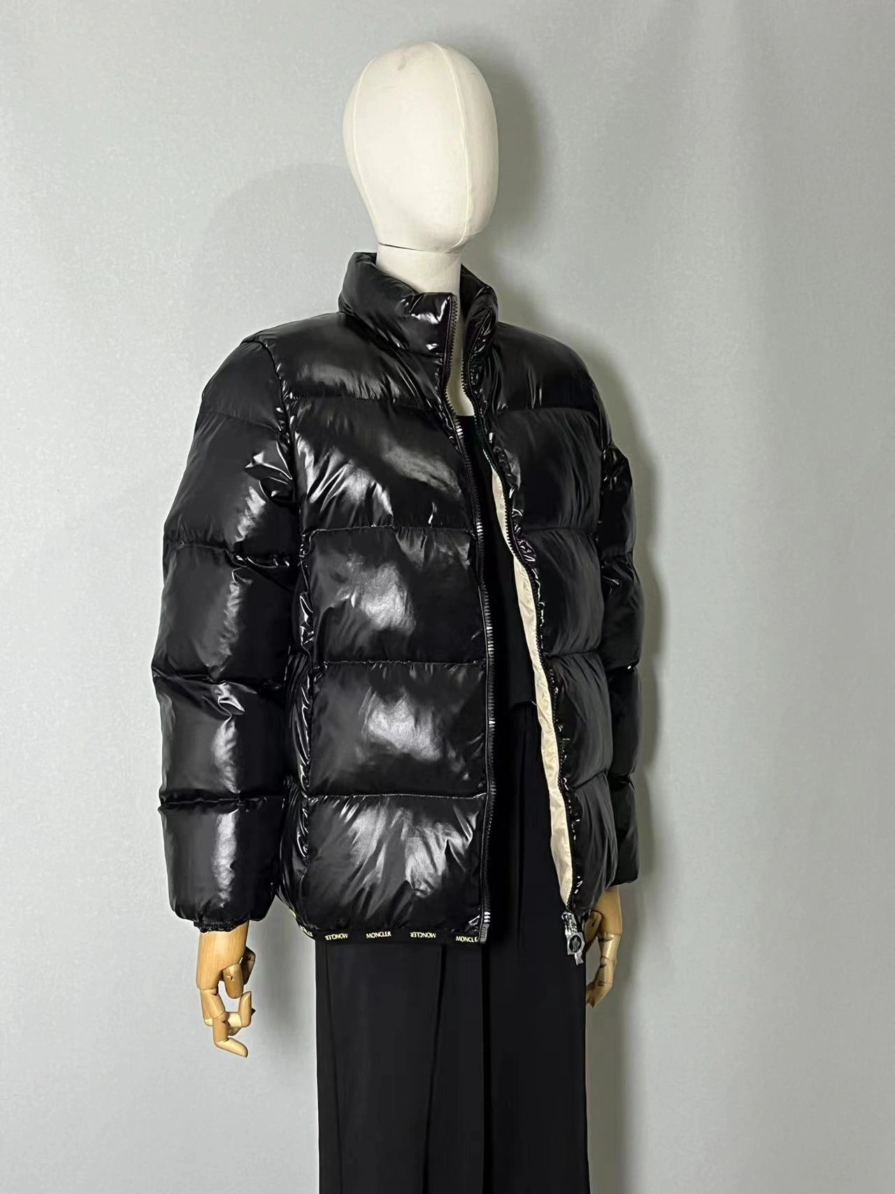 Low-cost Moncler Down Jackets