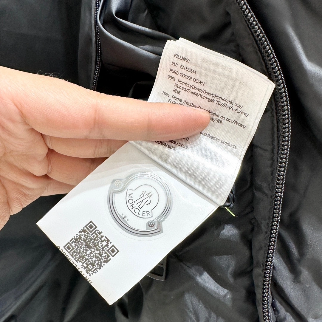Low-cost Moncler Down Jackets
