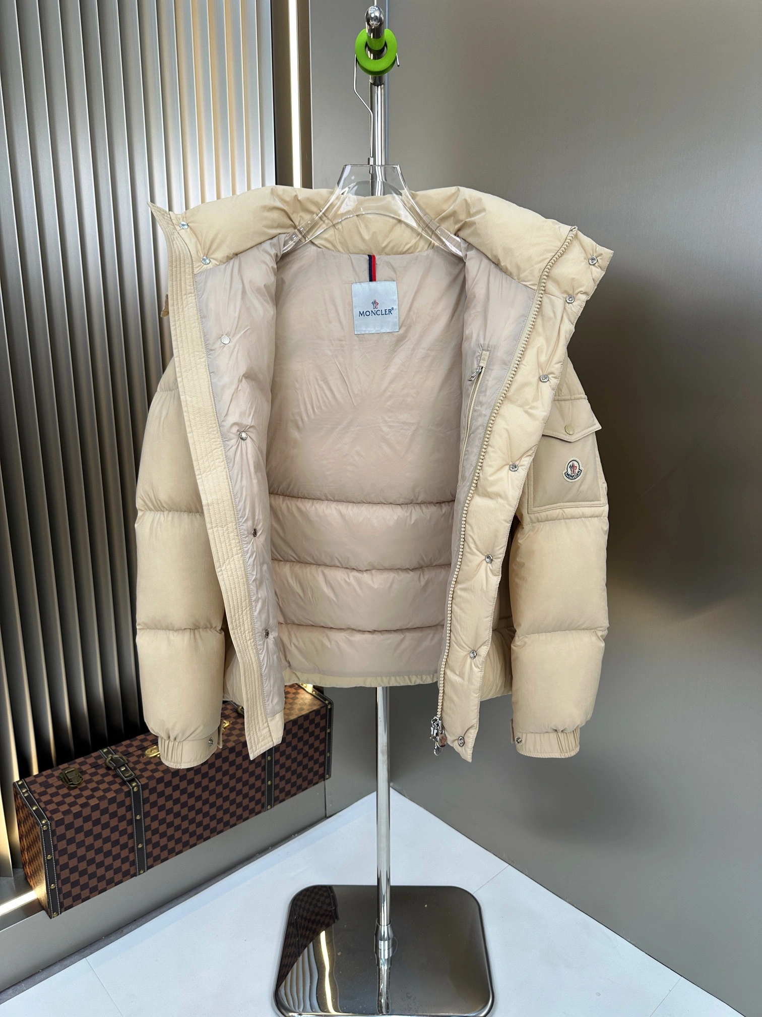 Low-cost Moncler Down Jackets