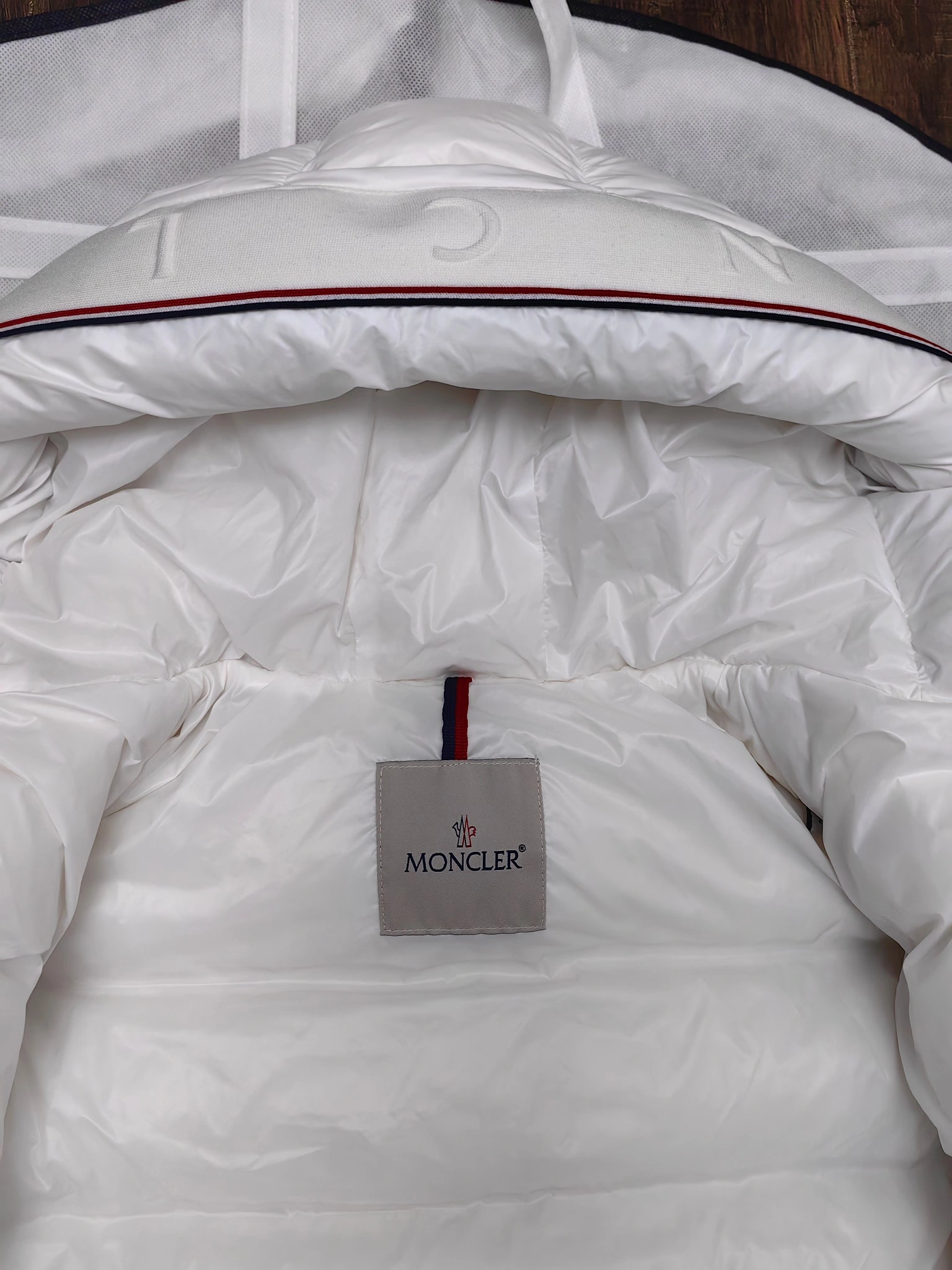 Low-cost Moncler Down Jackets