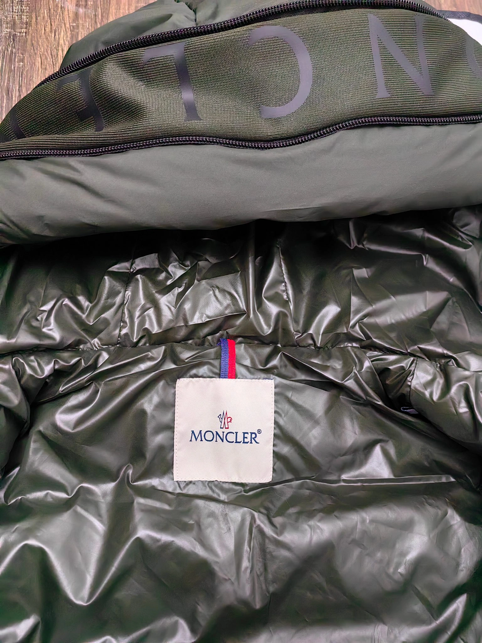 Low-cost Moncler Down Jackets