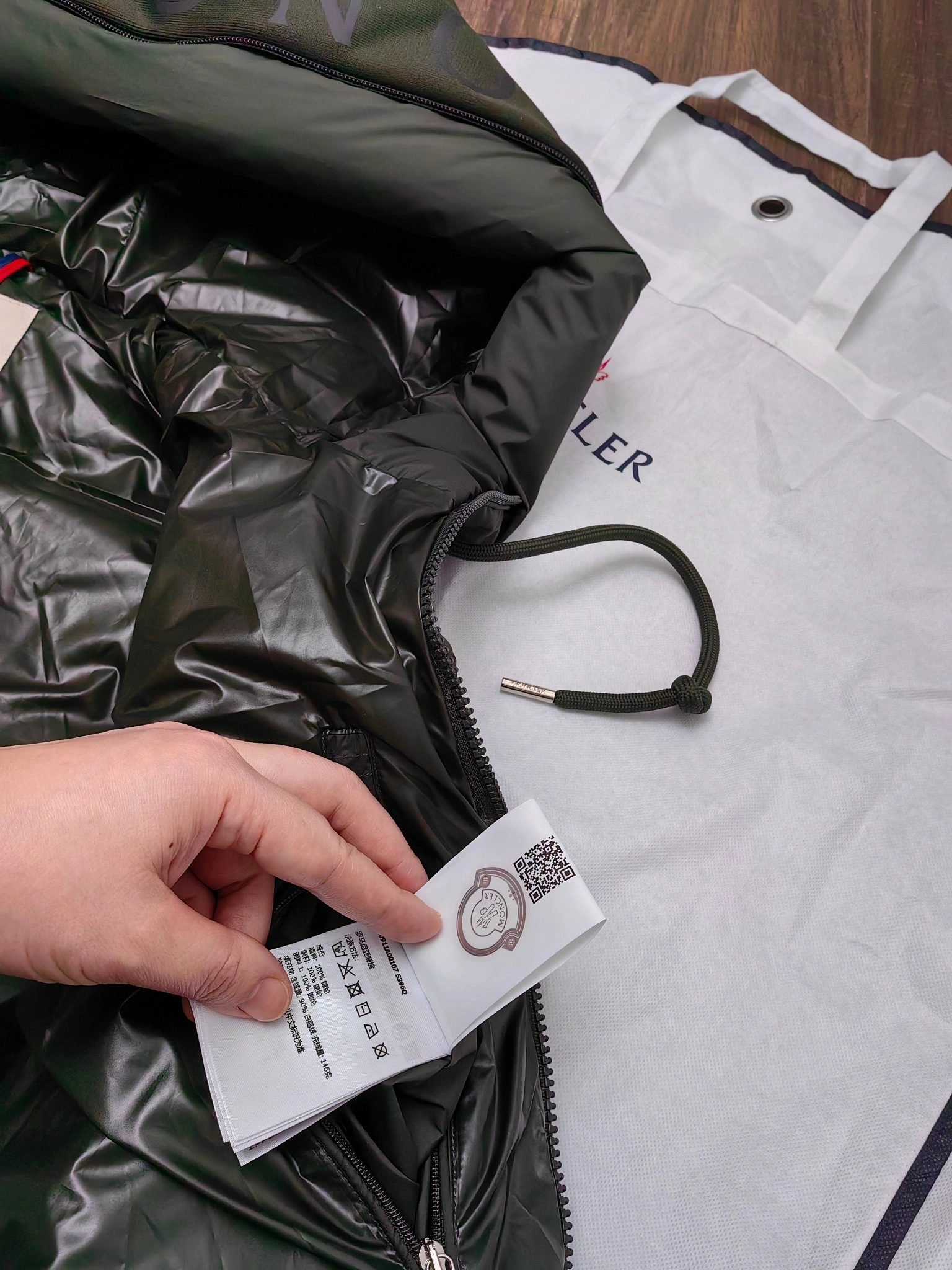 Low-cost Moncler Down Jackets