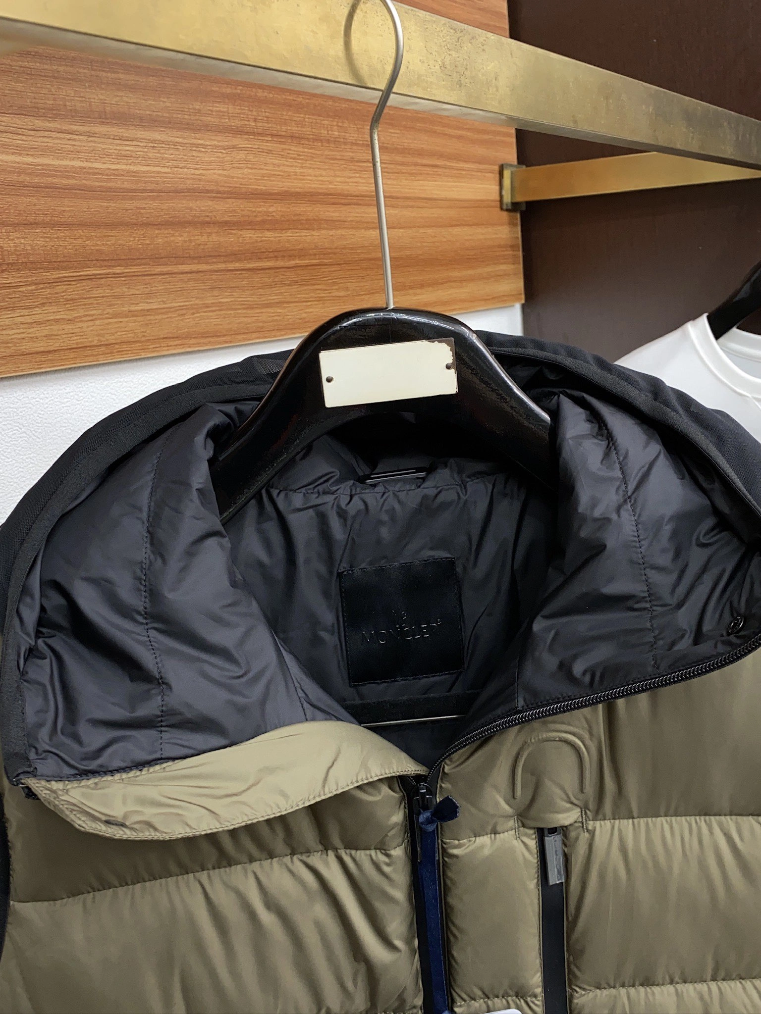 Low-cost Moncler Down Jackets