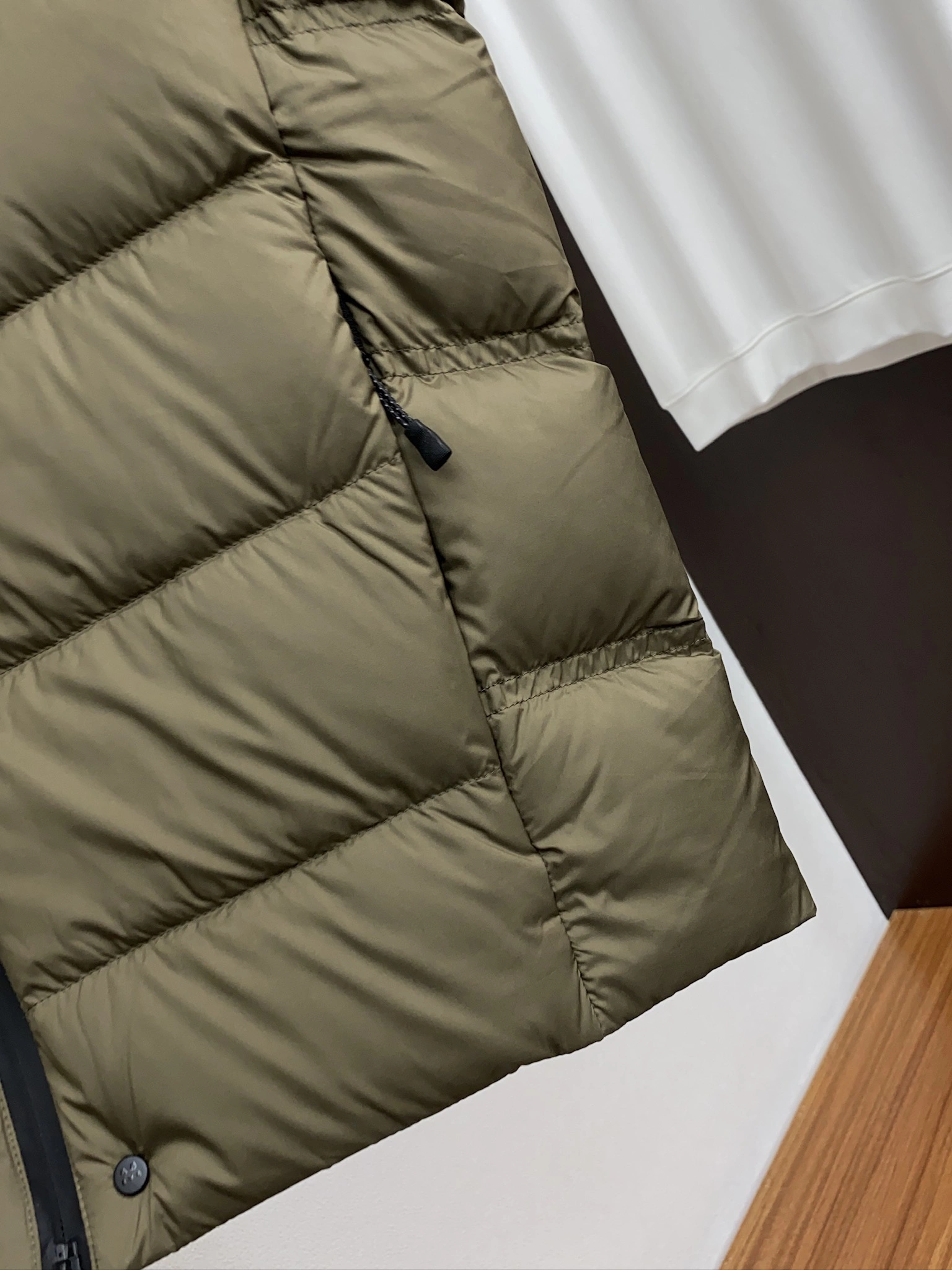 Low-cost Moncler Down Jackets