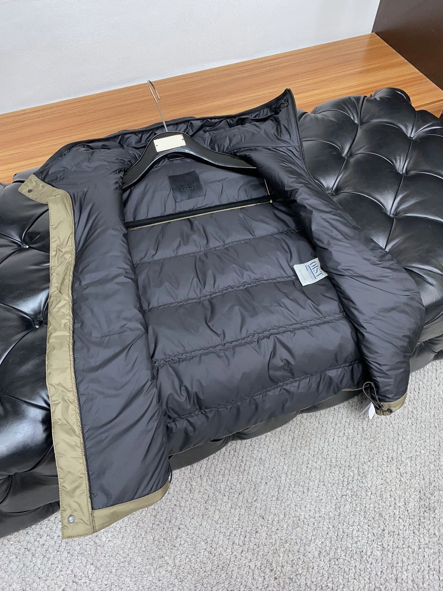 Low-cost Moncler Down Jackets