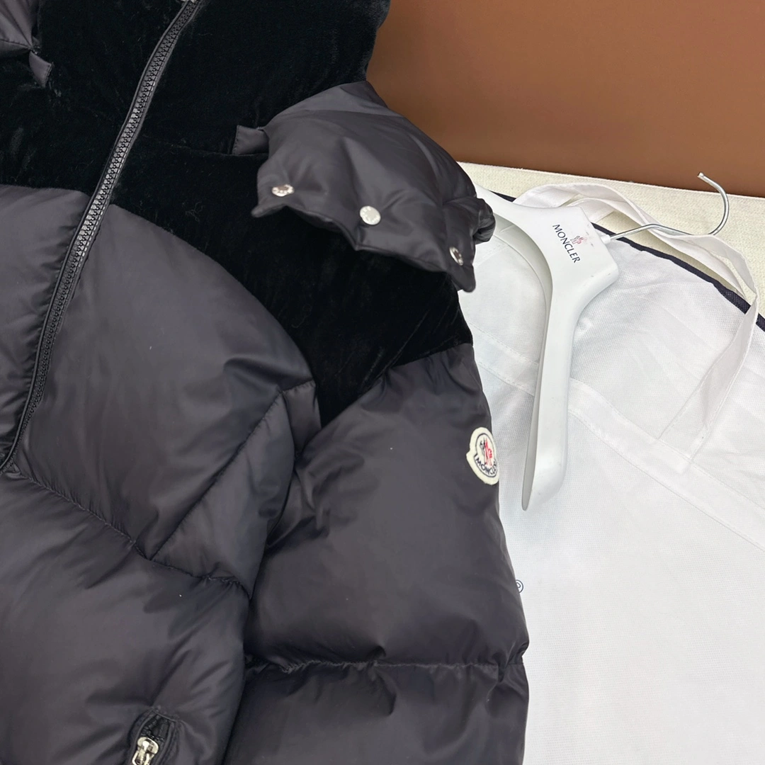 Low-cost Moncler Down Jackets