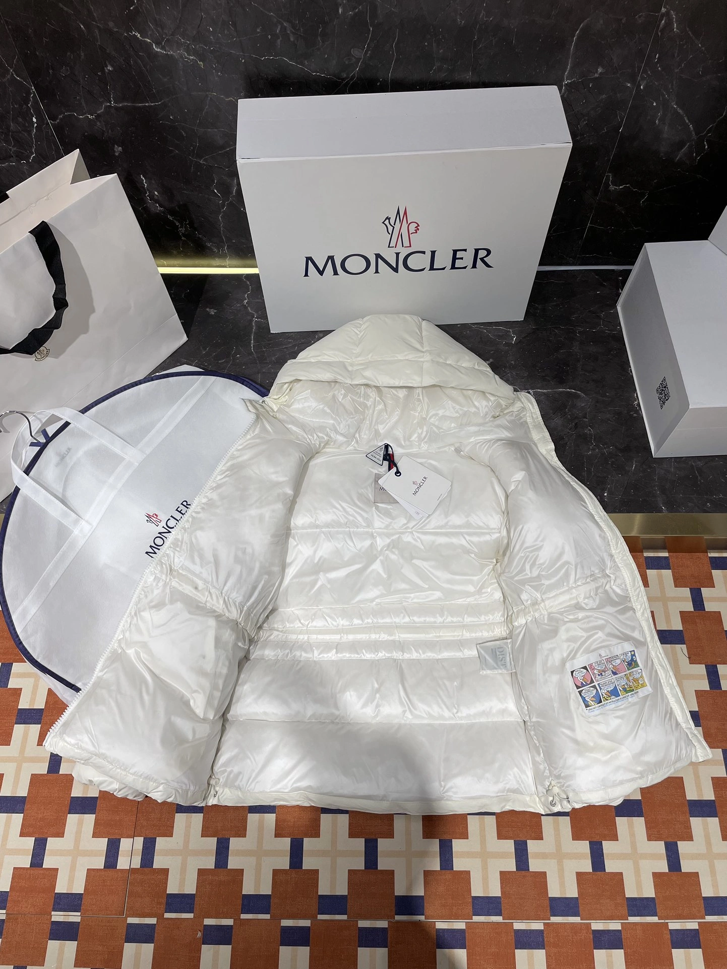 1:1 copy Moncler Down Jackets