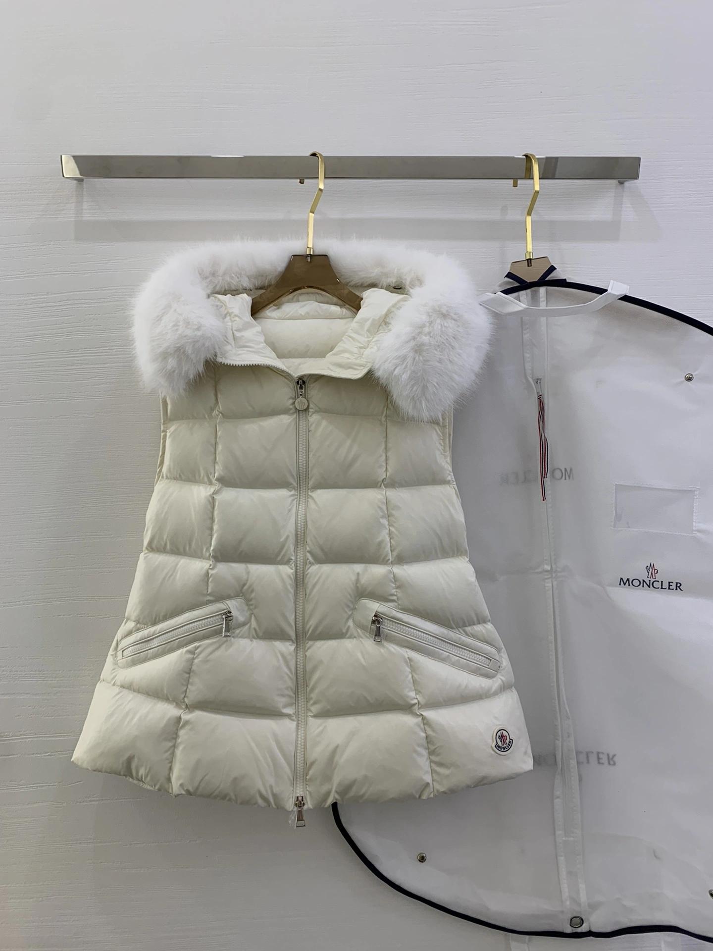 Low-cost Moncler Down Jackets