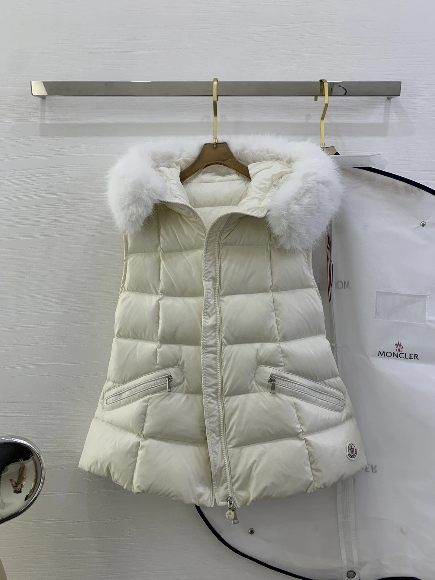 Low-cost Moncler Down Jackets