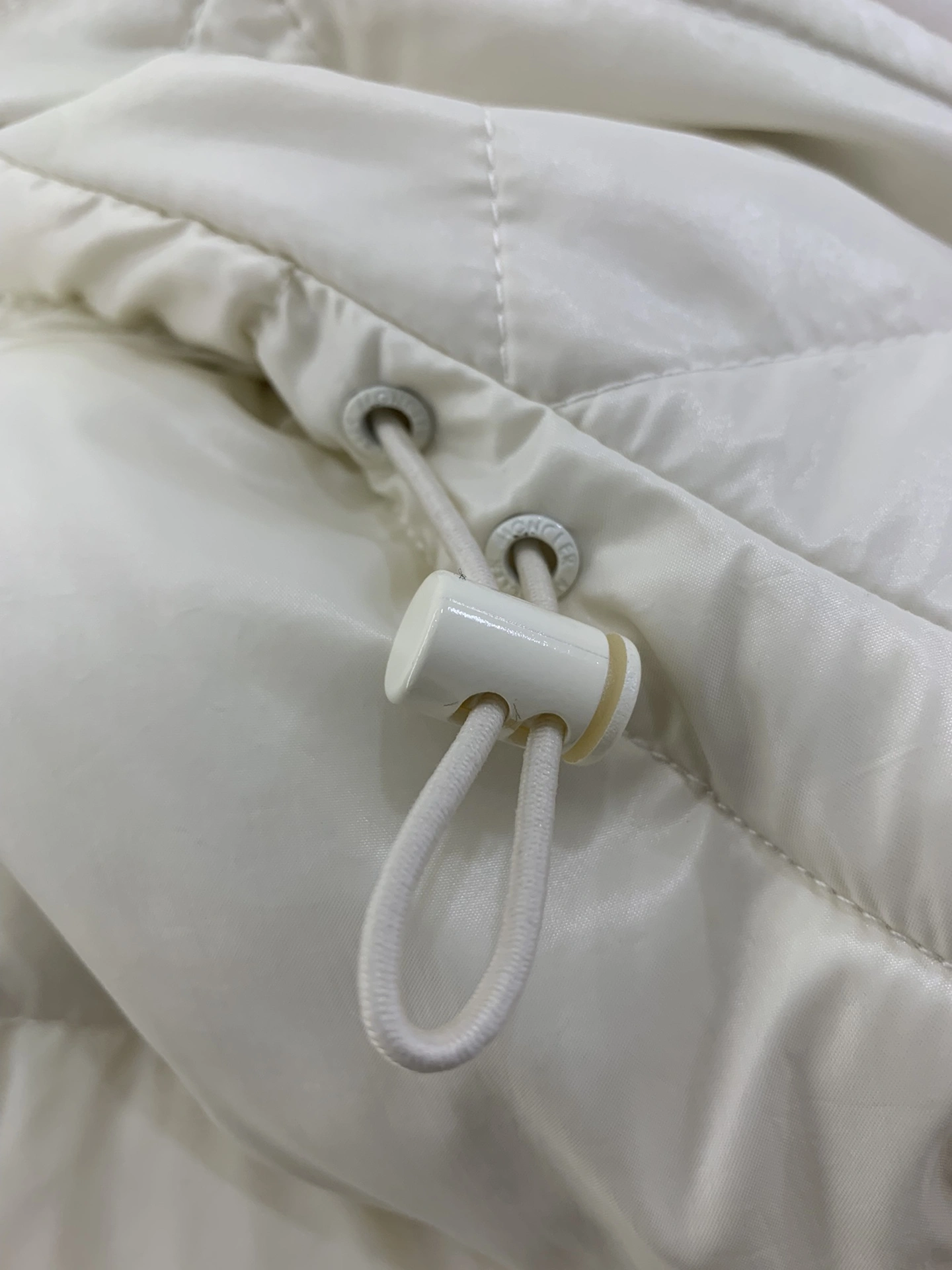 Low-cost Moncler Down Jackets