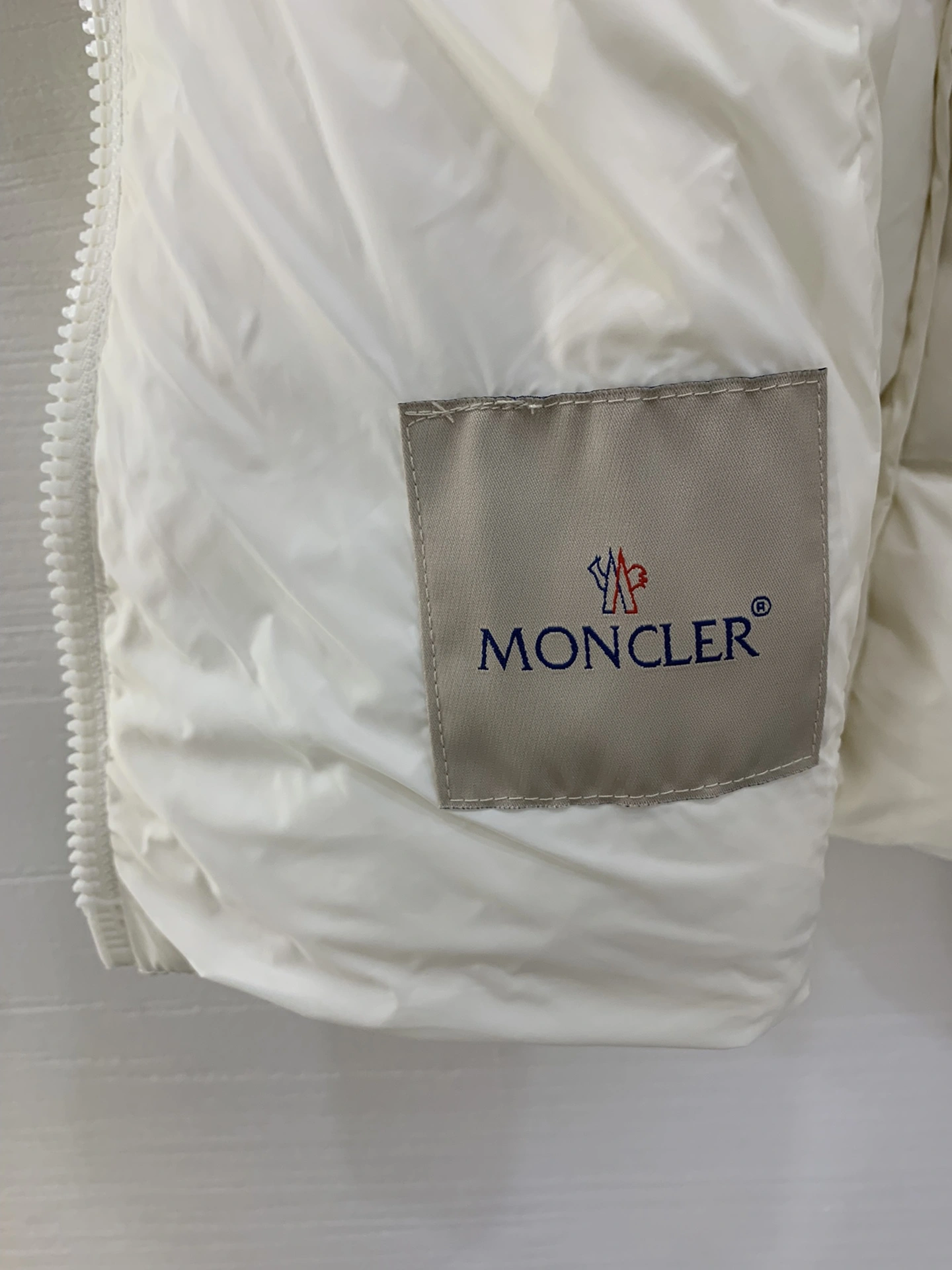 Low-cost Moncler Down Jackets
