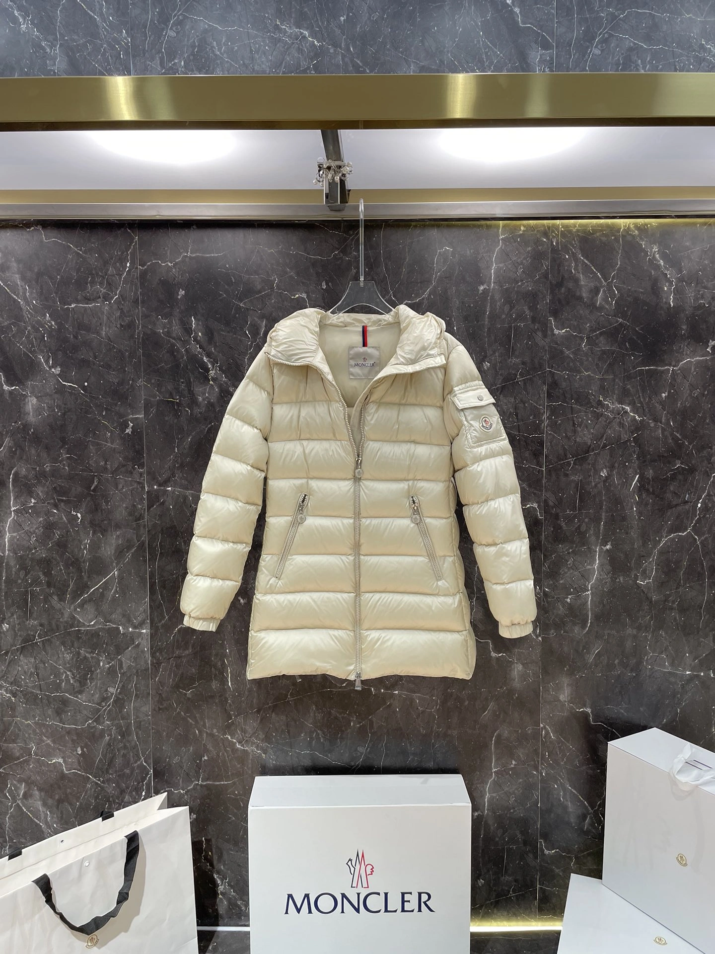 Low-cost Moncler Down Jackets