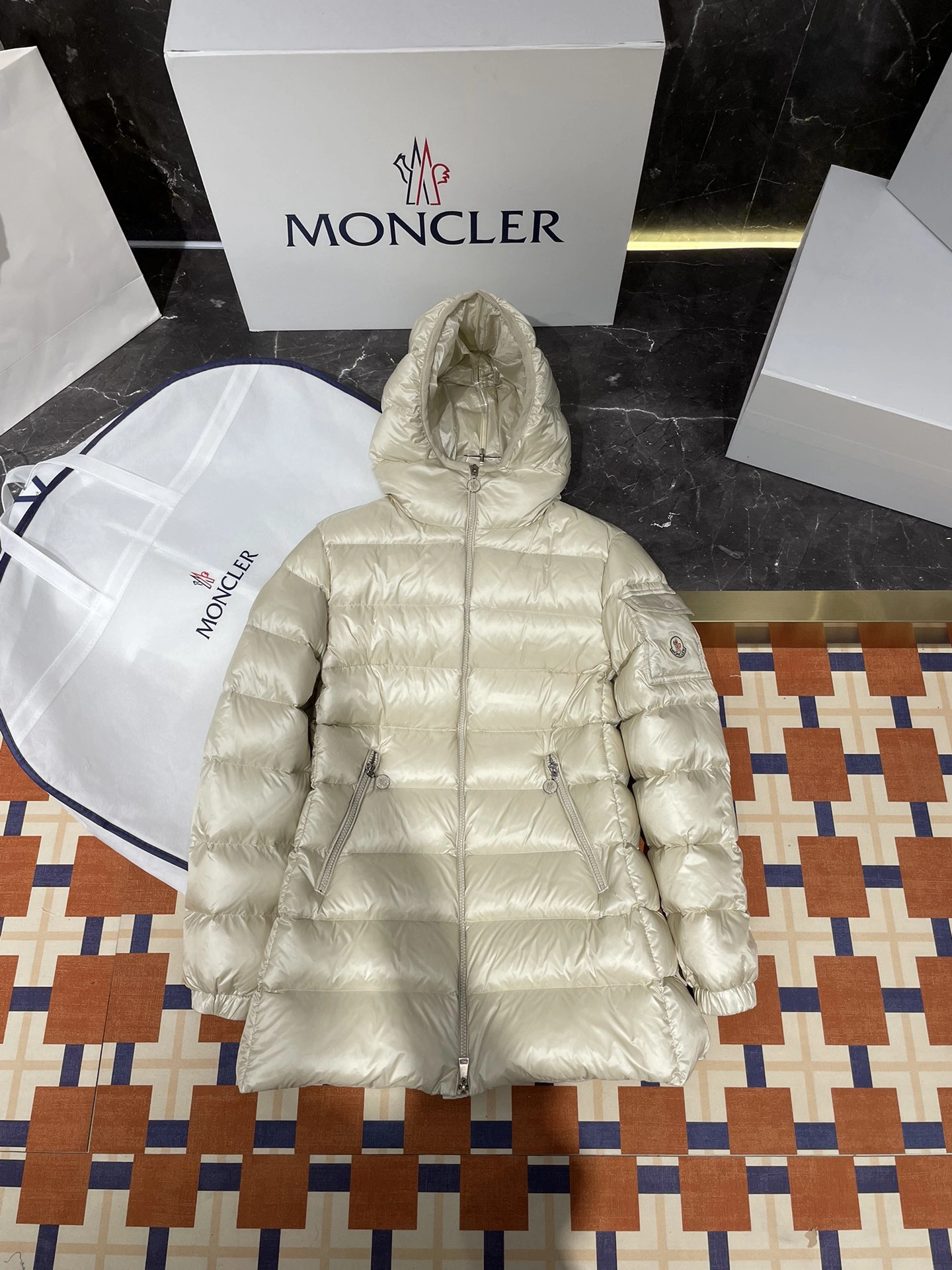 Low-cost Moncler Down Jackets