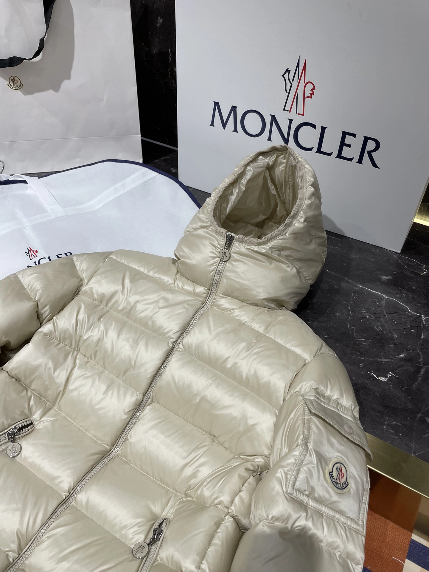 Low-cost Moncler Down Jackets