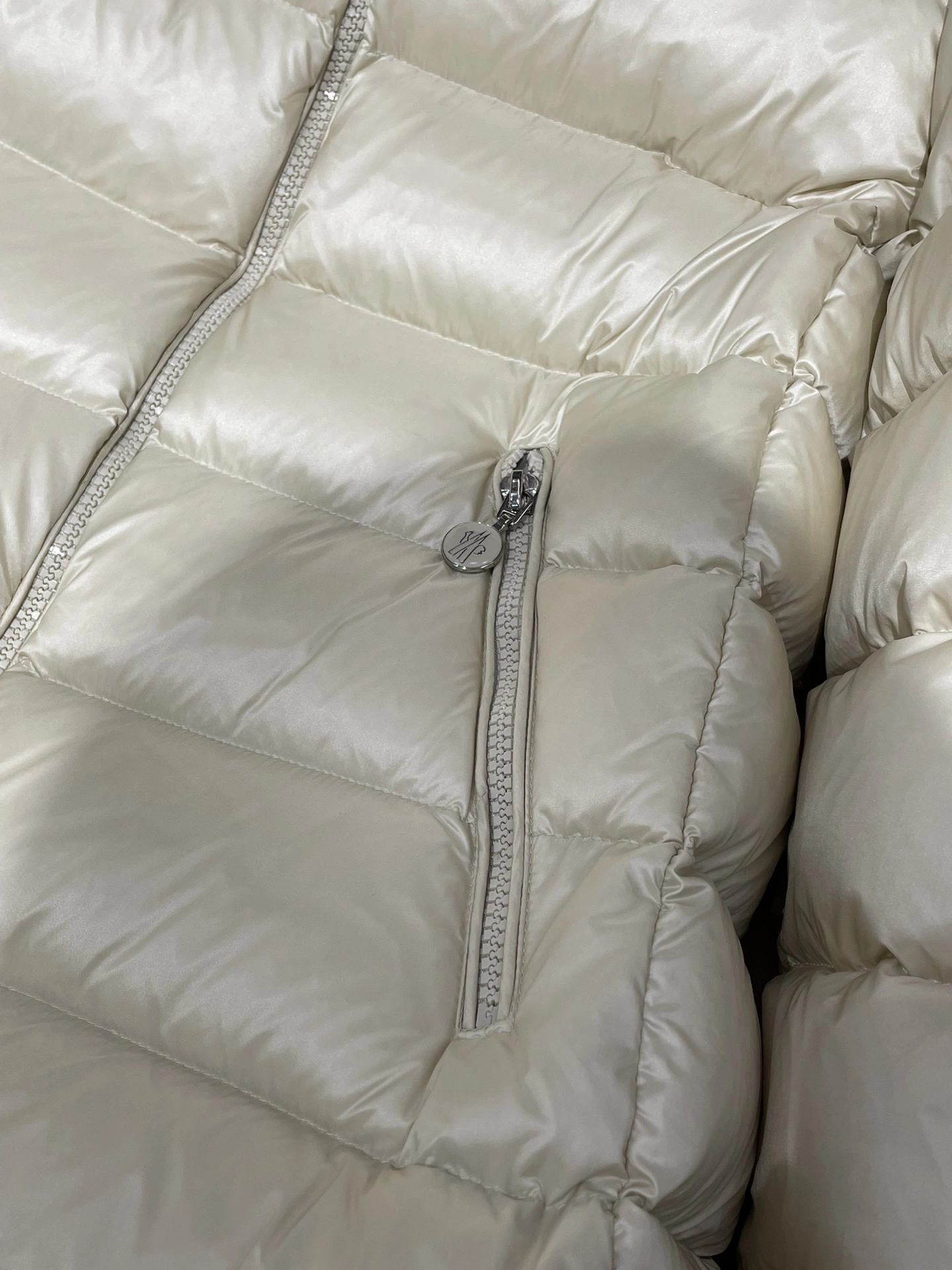 Low-cost Moncler Down Jackets