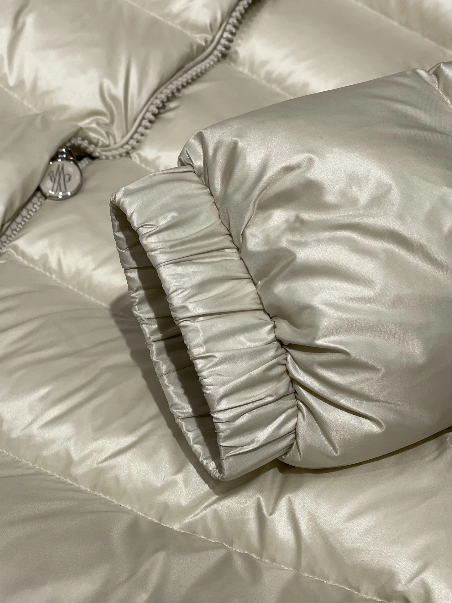 Low-cost Moncler Down Jackets