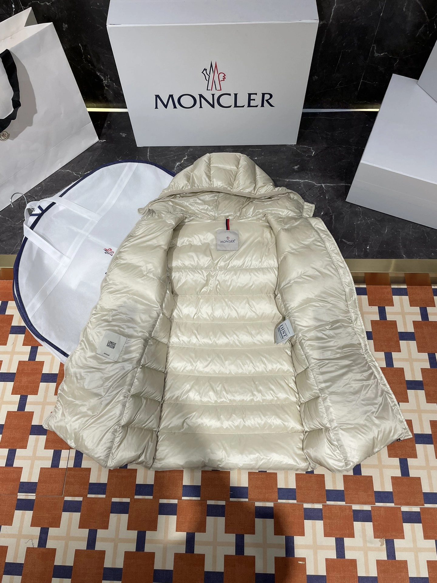 Low-cost Moncler Down Jackets