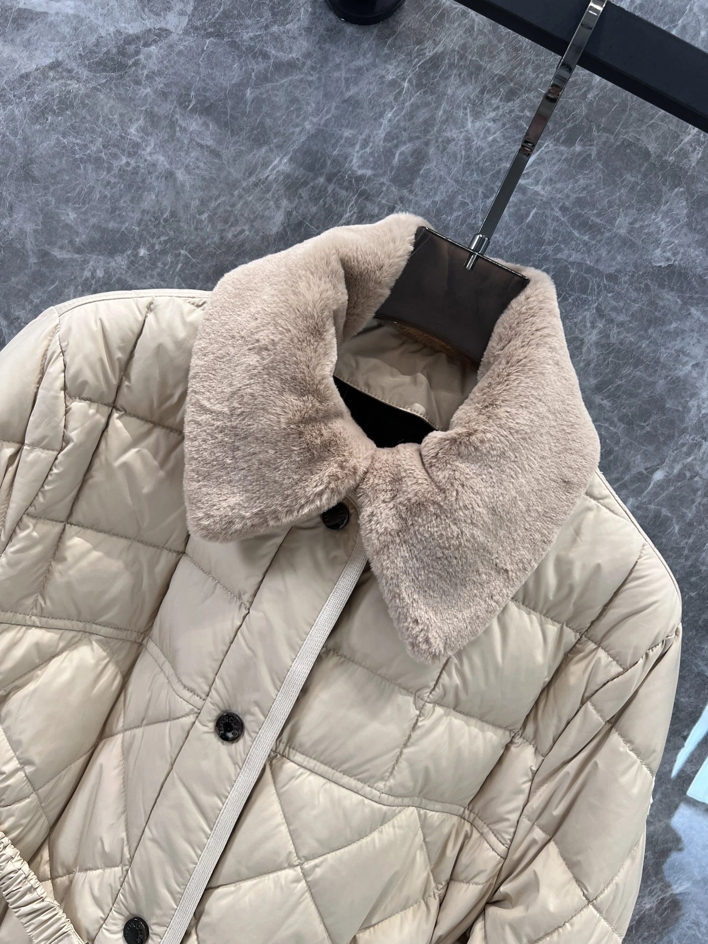 Low-cost Moncler Down Jackets