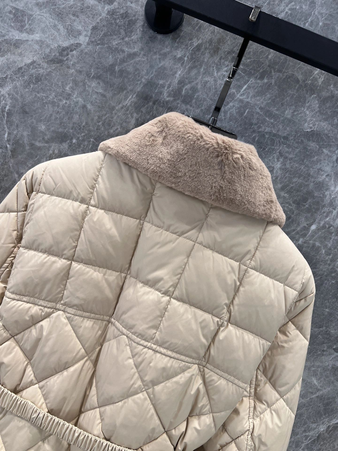 Low-cost Moncler Down Jackets