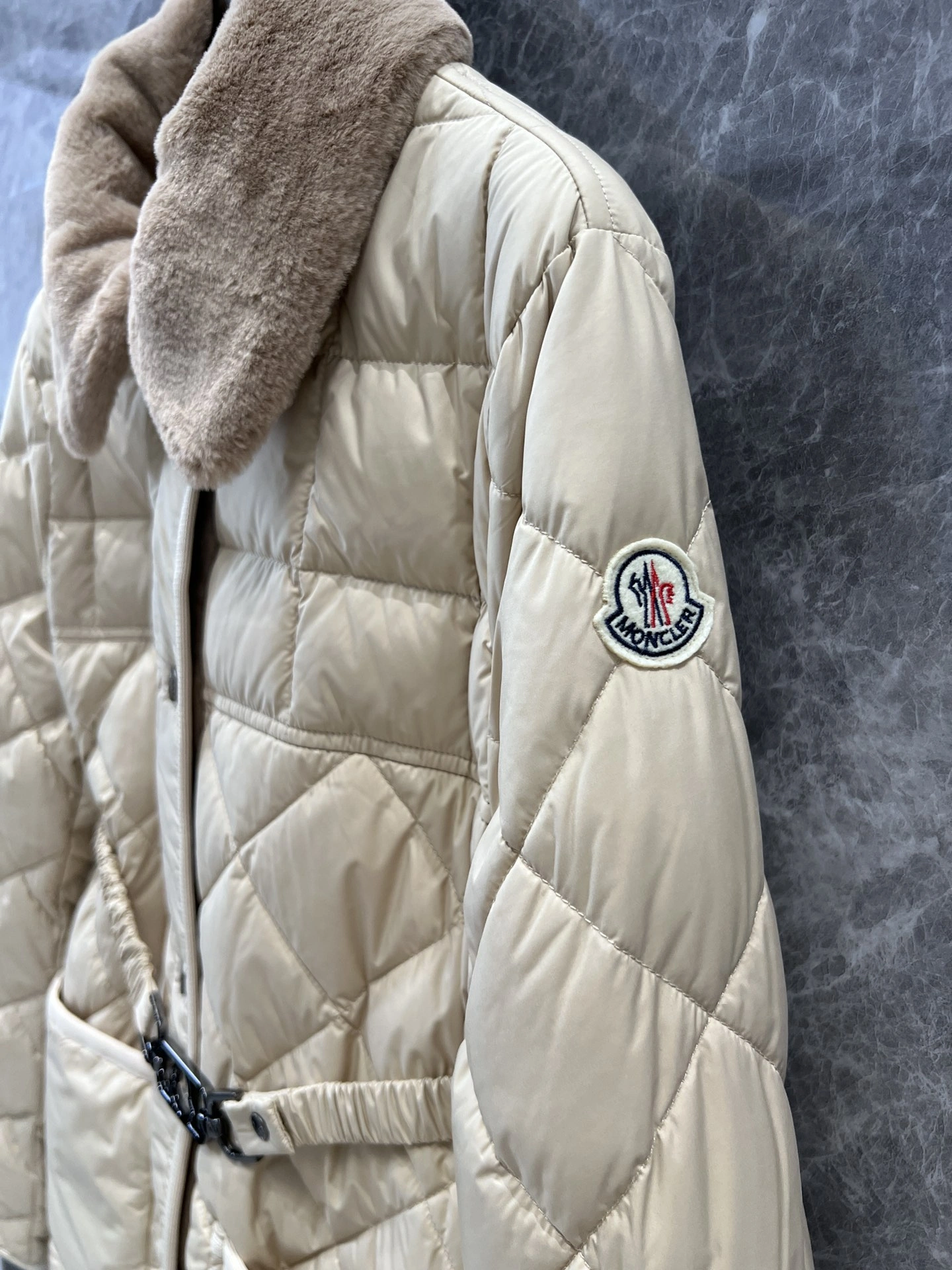 Low-cost Moncler Down Jackets