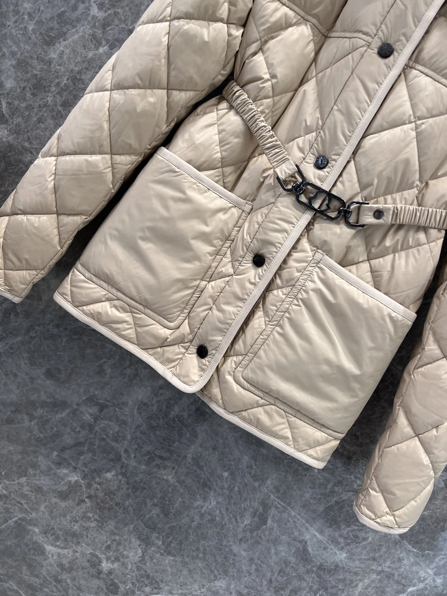 Low-cost Moncler Down Jackets
