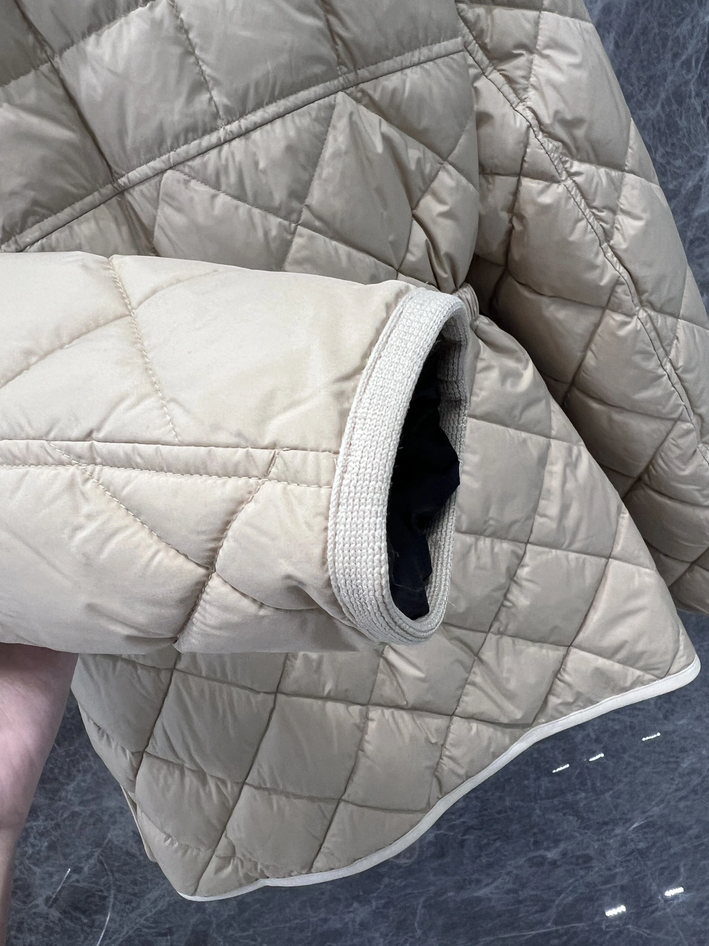 Low-cost Moncler Down Jackets