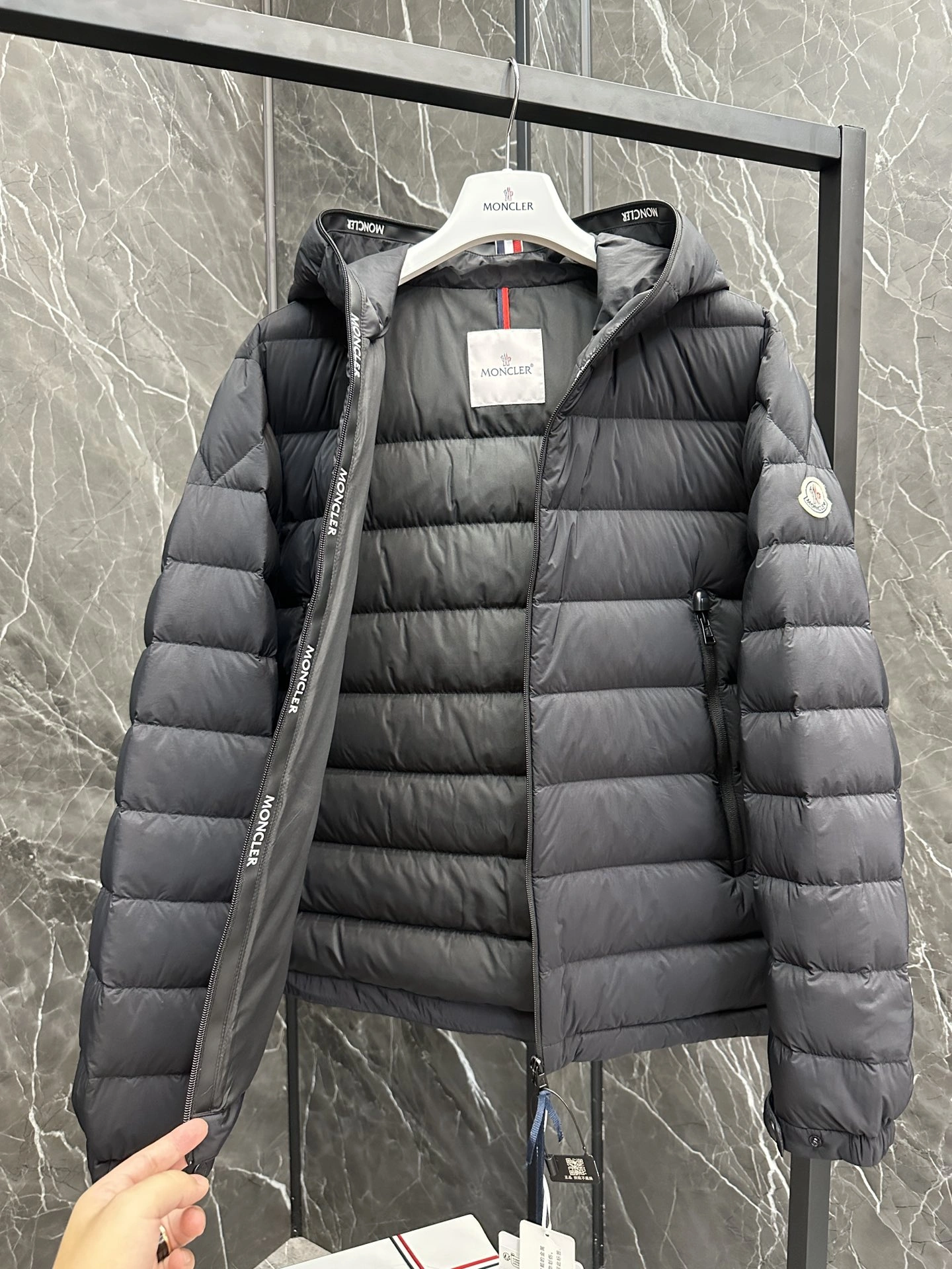 Low-cost Moncler Down Jackets