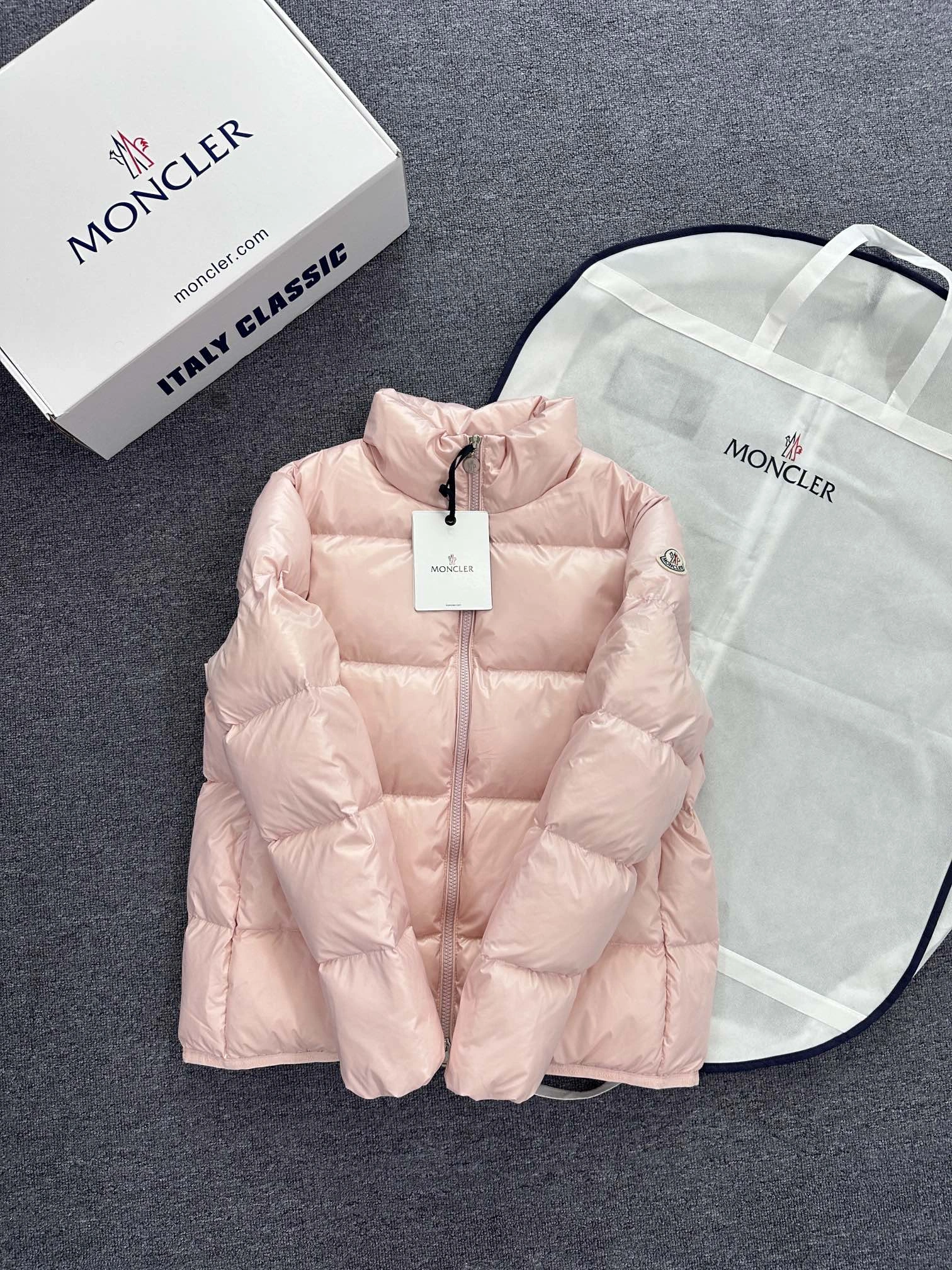 Official Moncler Down Jackets