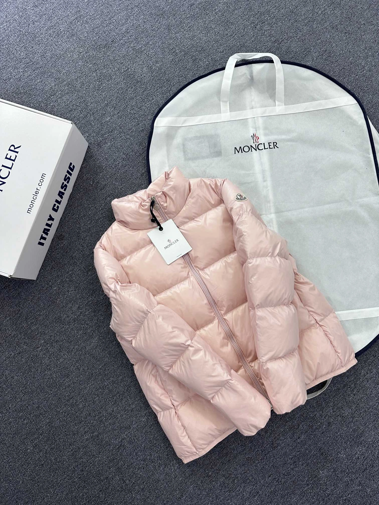 Official Moncler Down Jackets