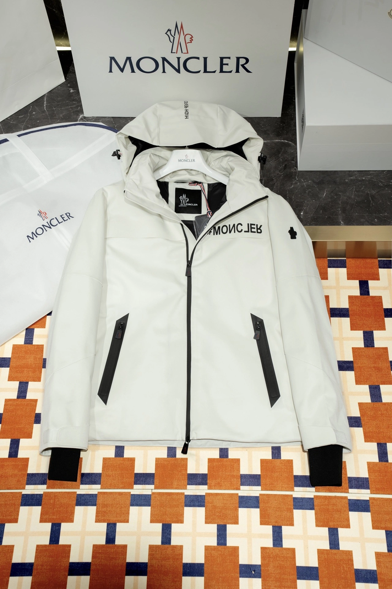 High fidelity Moncler Down Jackets