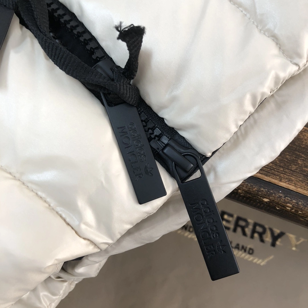 Low-cost Moncler Down Jackets