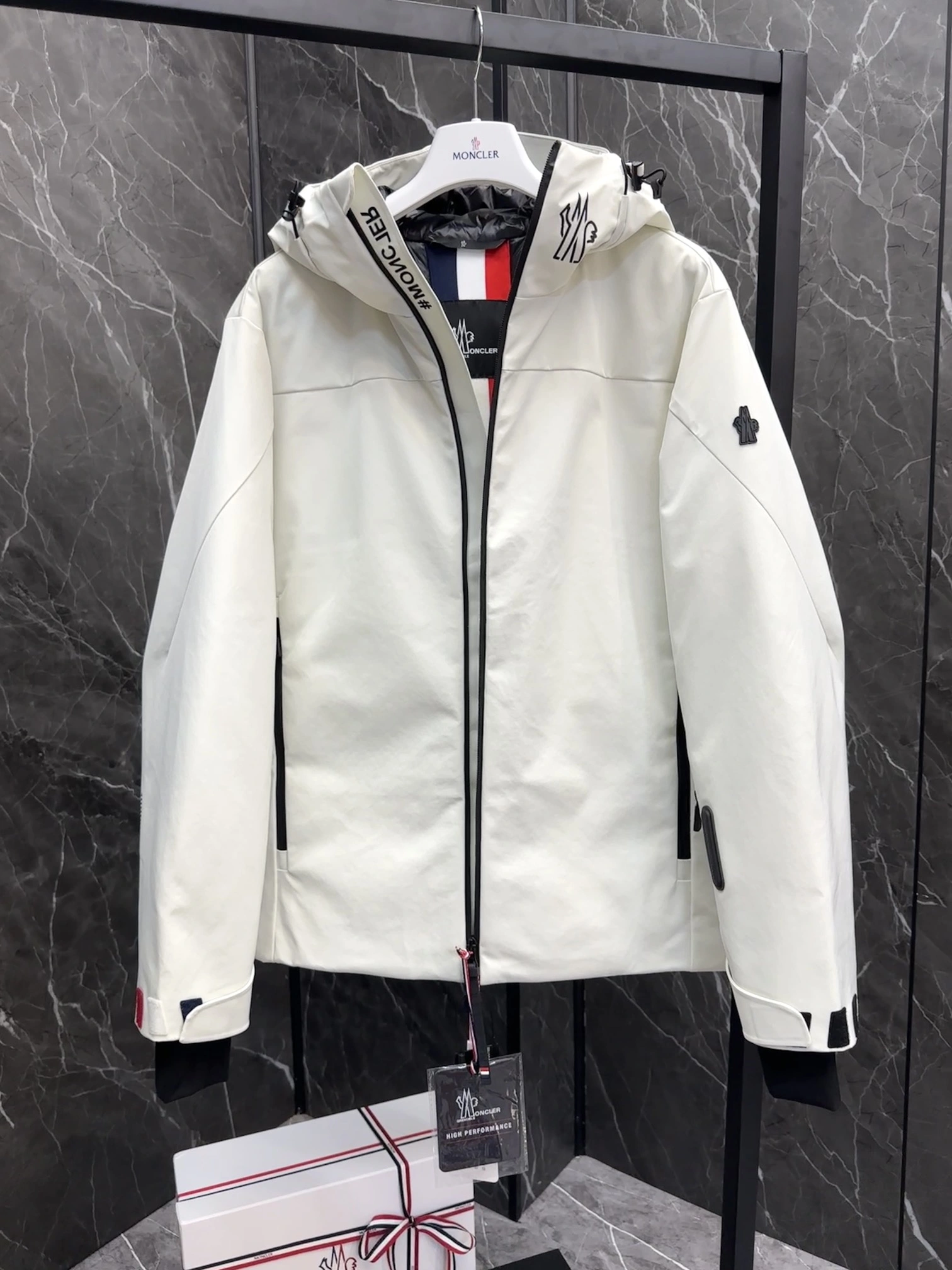 Accurate model Moncler Down Jackets