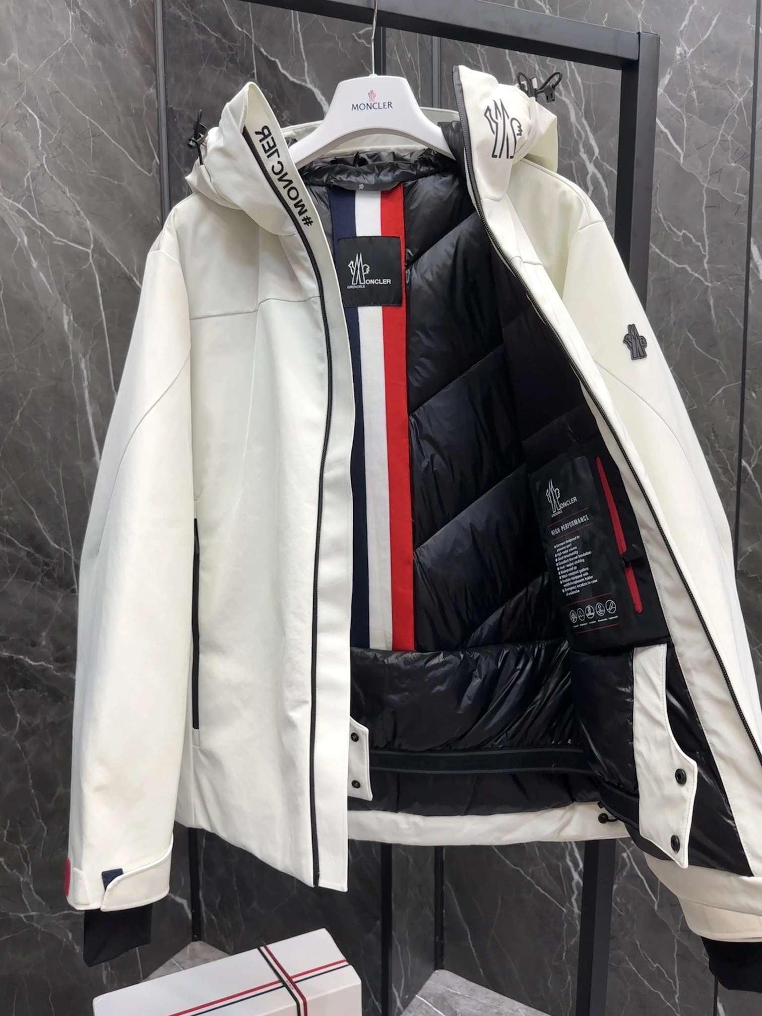 Accurate model Moncler Down Jackets