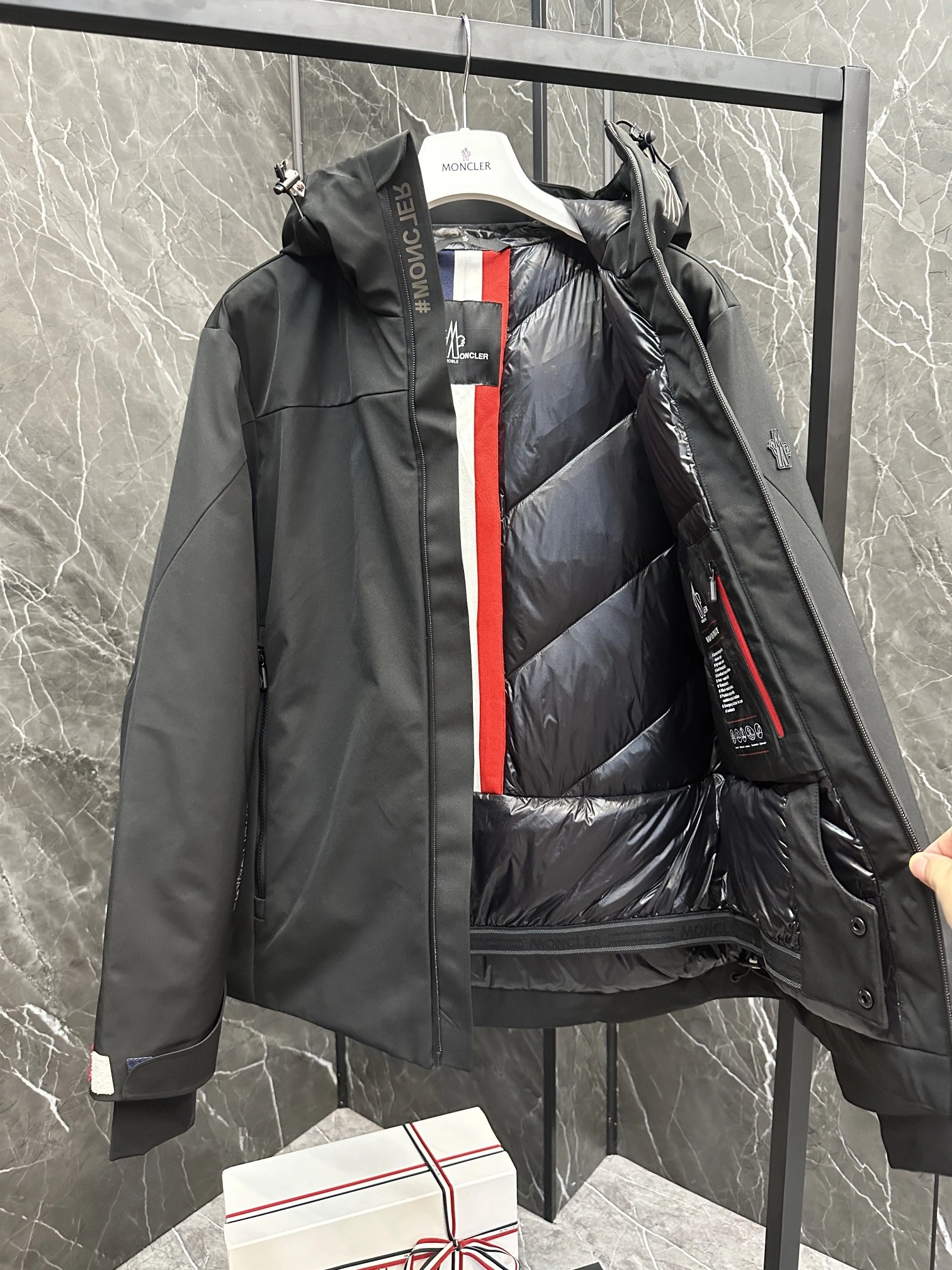 Accurate model Moncler Down Jackets