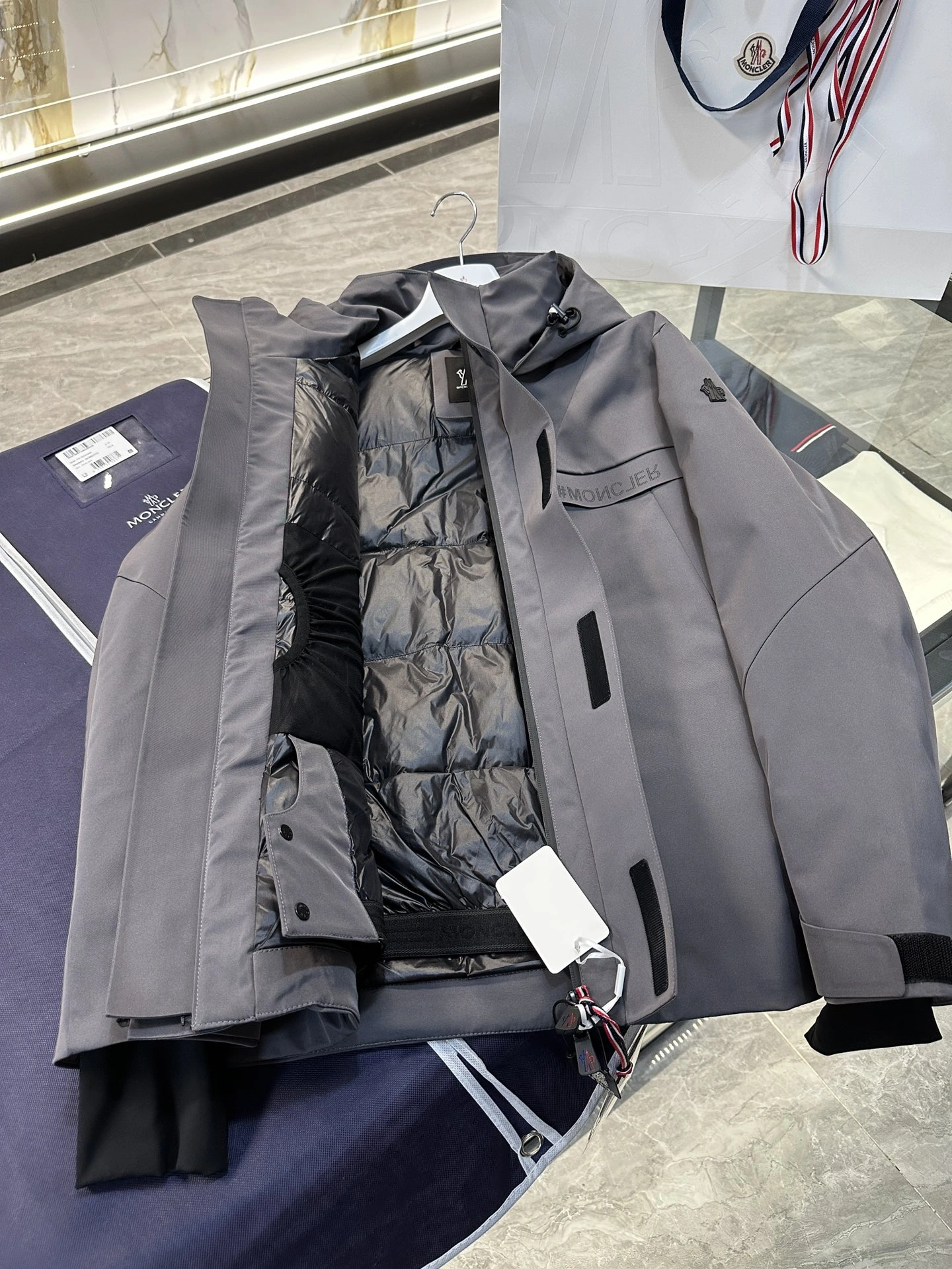 Low-cost Moncler Down Jackets