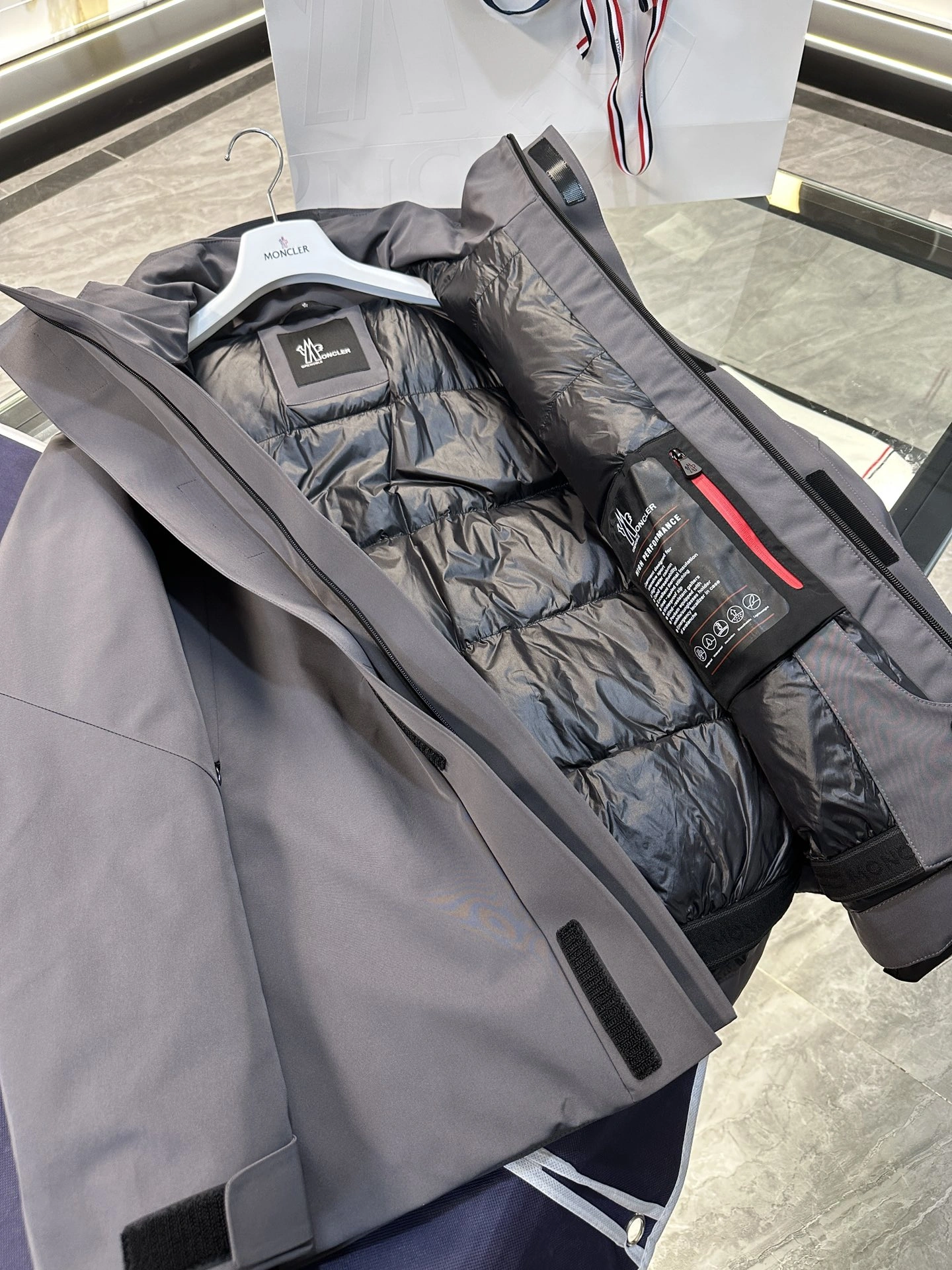 Low-cost Moncler Down Jackets