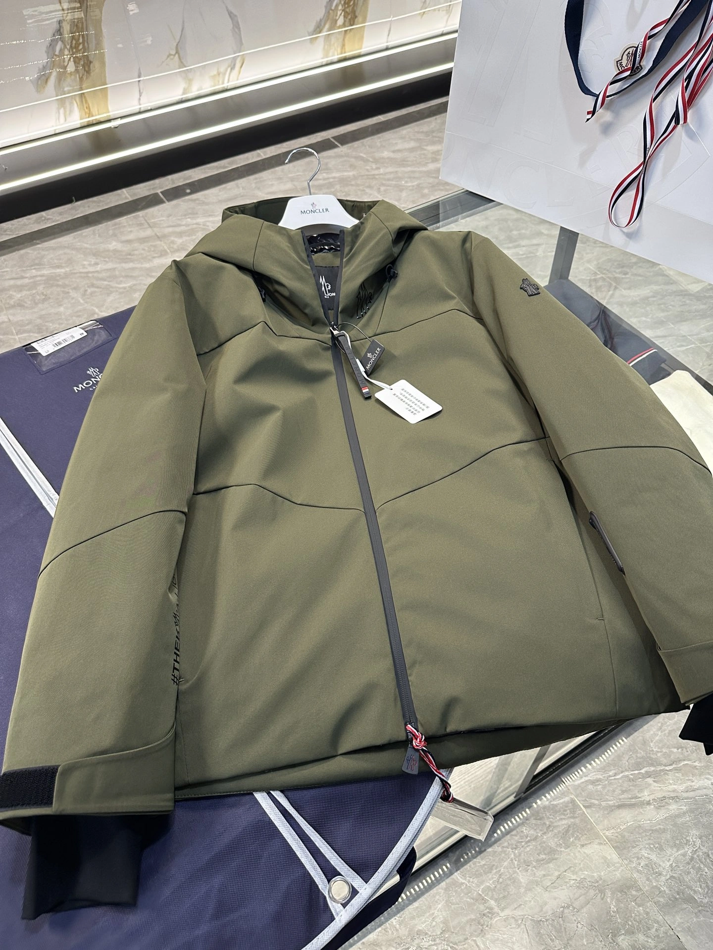 Low-cost Moncler Down Jackets
