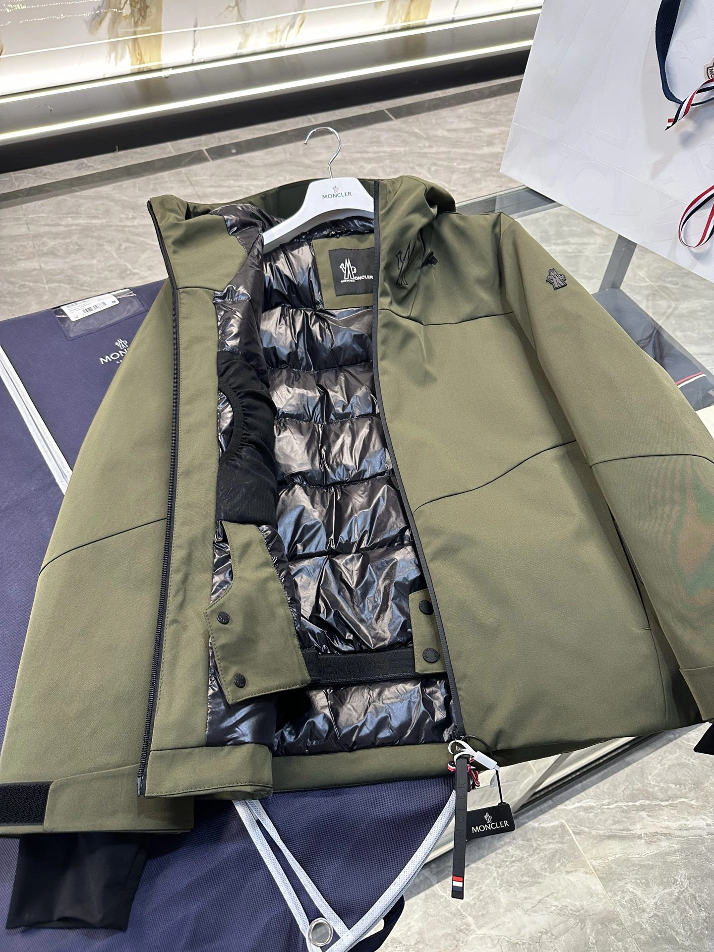 Low-cost Moncler Down Jackets