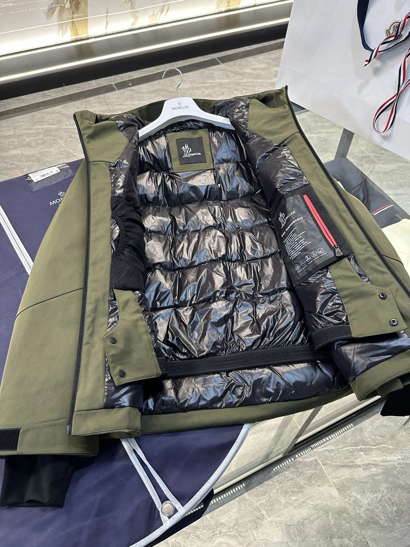Low-cost Moncler Down Jackets