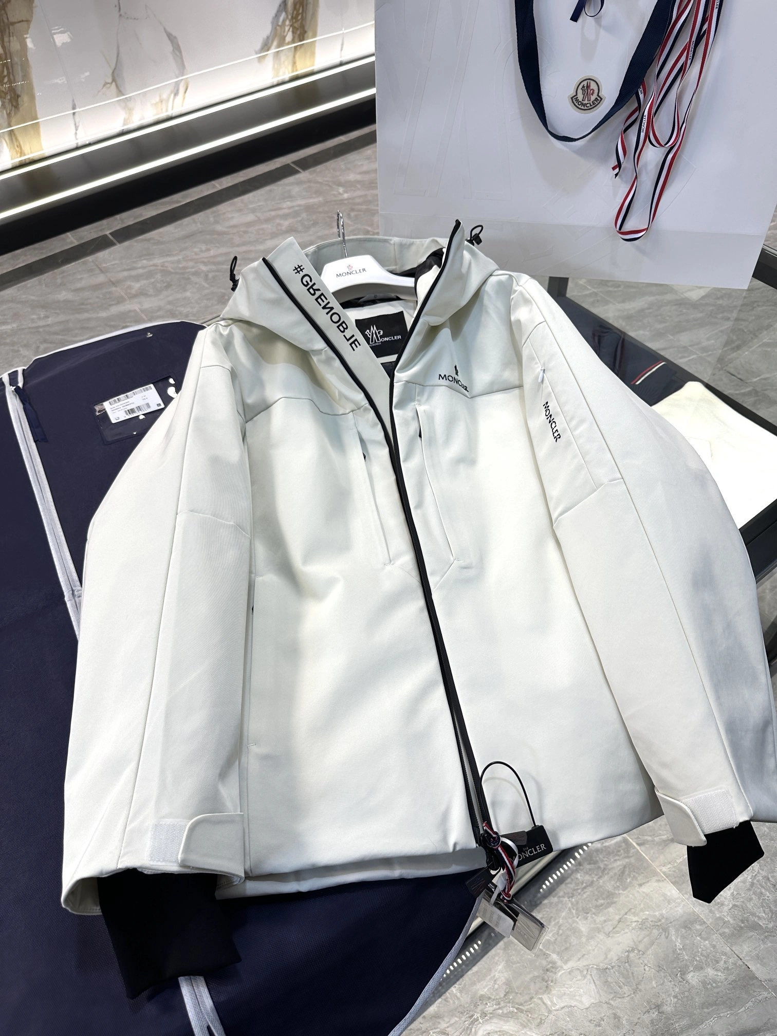 Inexpensive Moncler Down Jackets