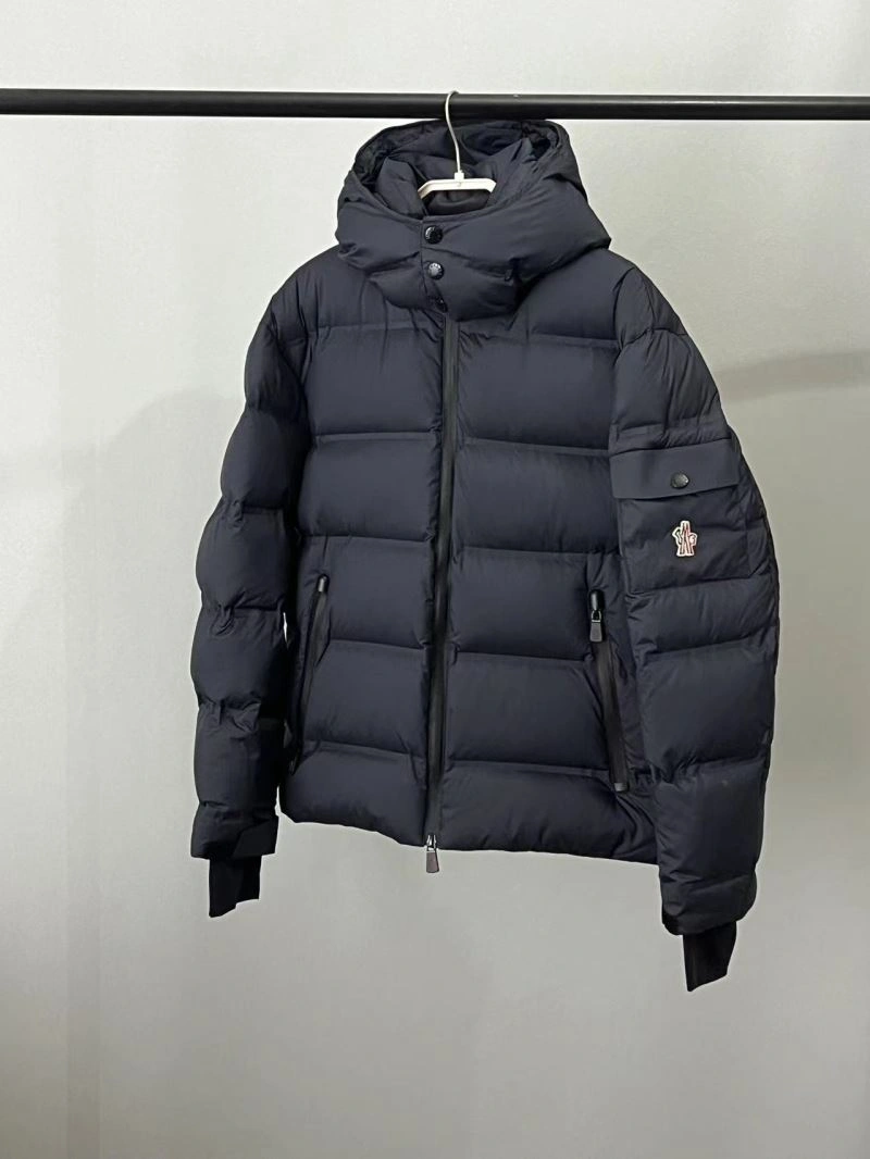 Accurate model Moncler Down Jackets