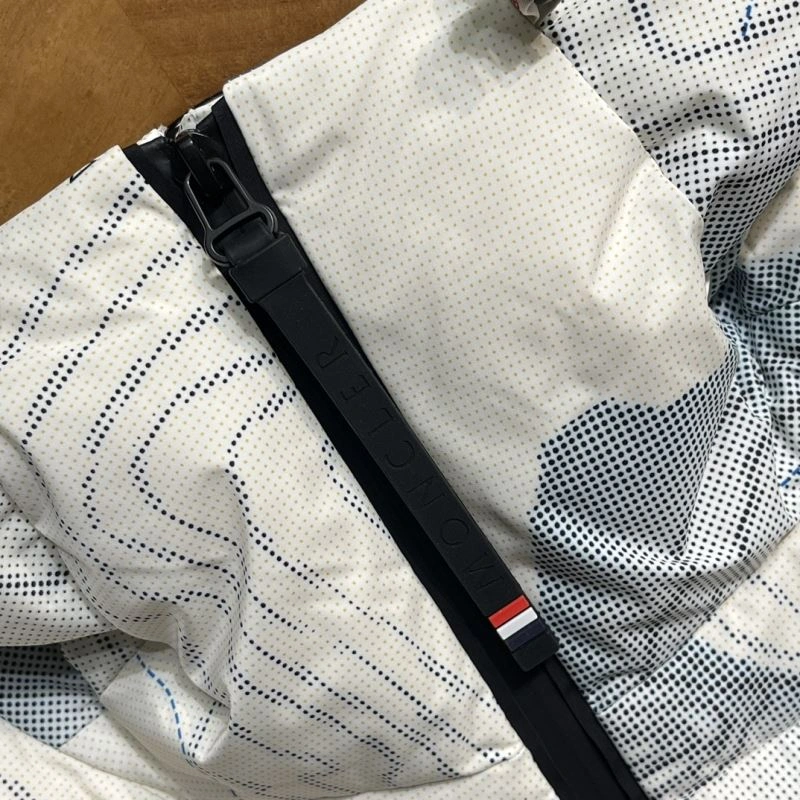 Low-cost Moncler Down Jackets