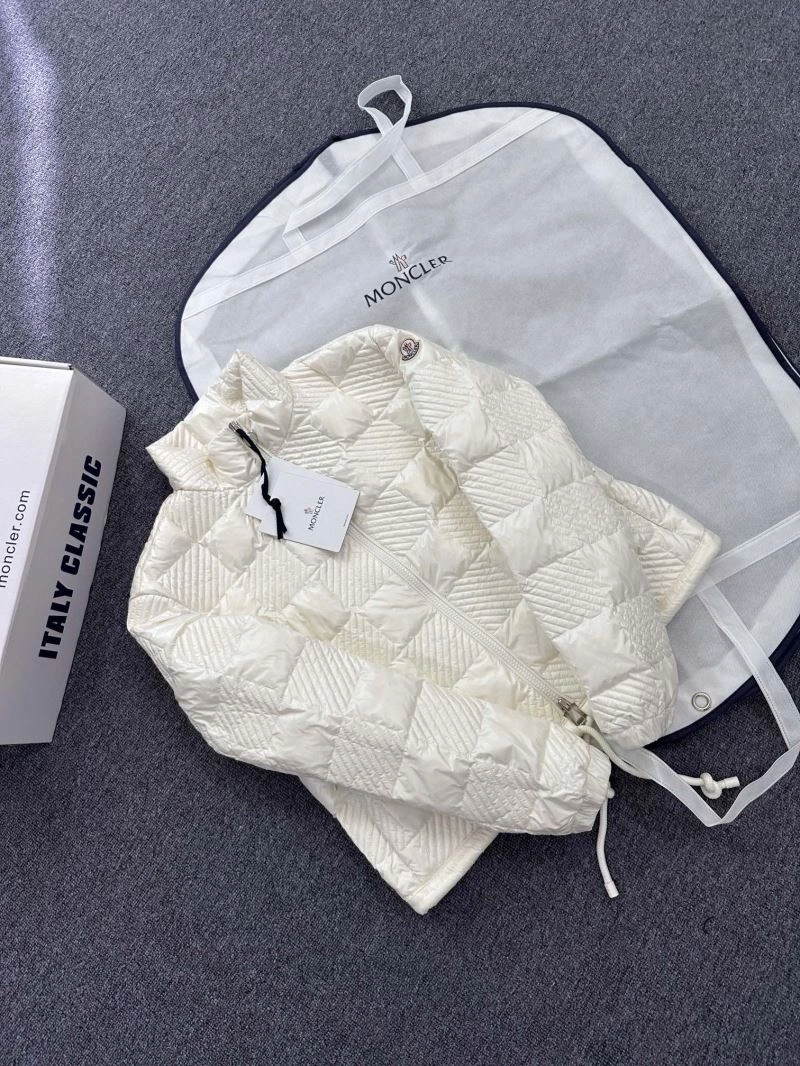 Accurate model Moncler Down Jackets