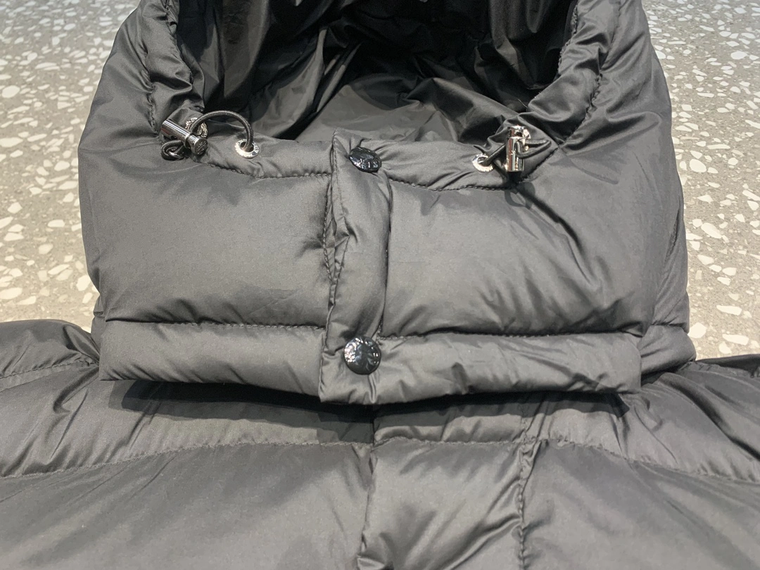 Exact replica Moncler Down Jackets