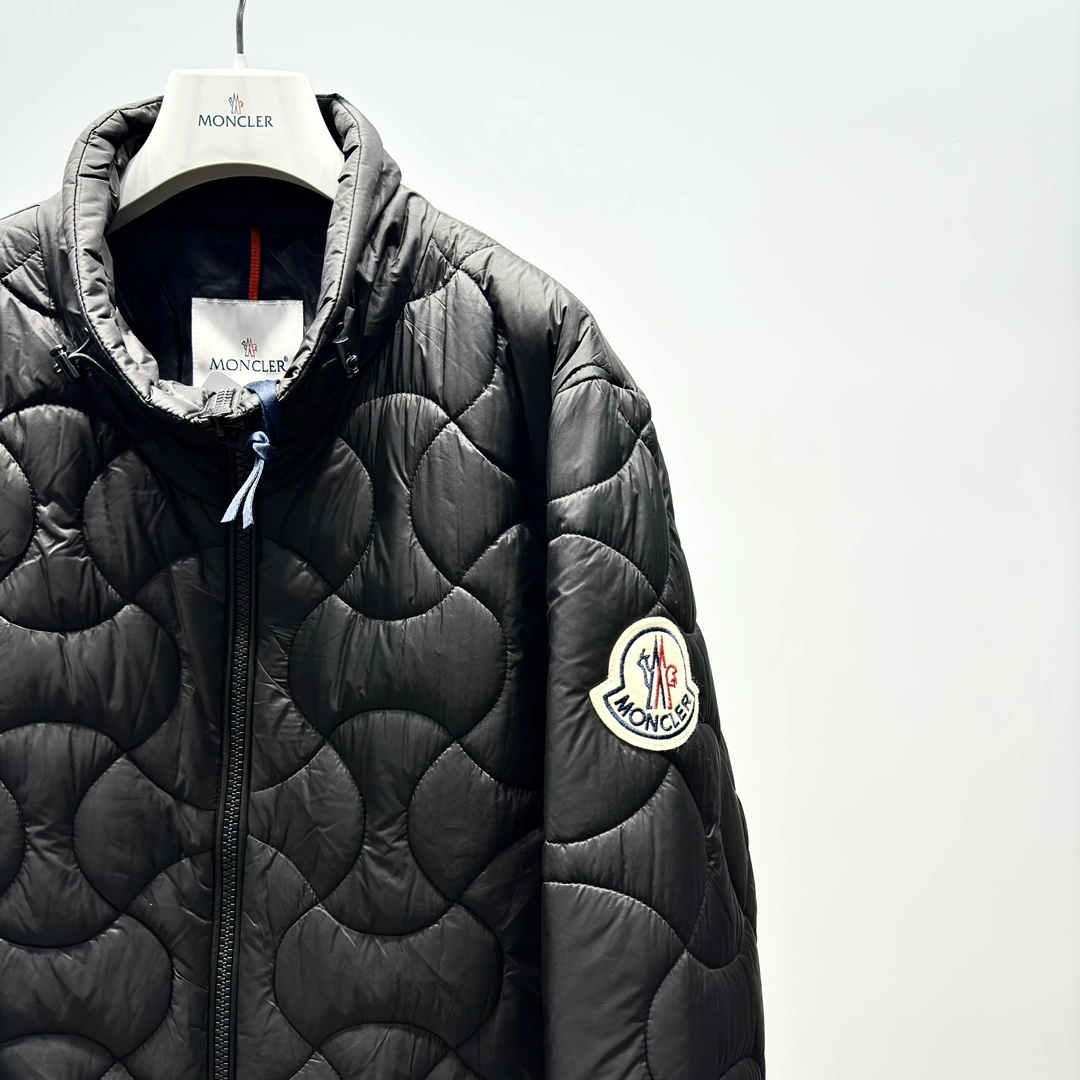 Accurate model Moncler Down Jackets